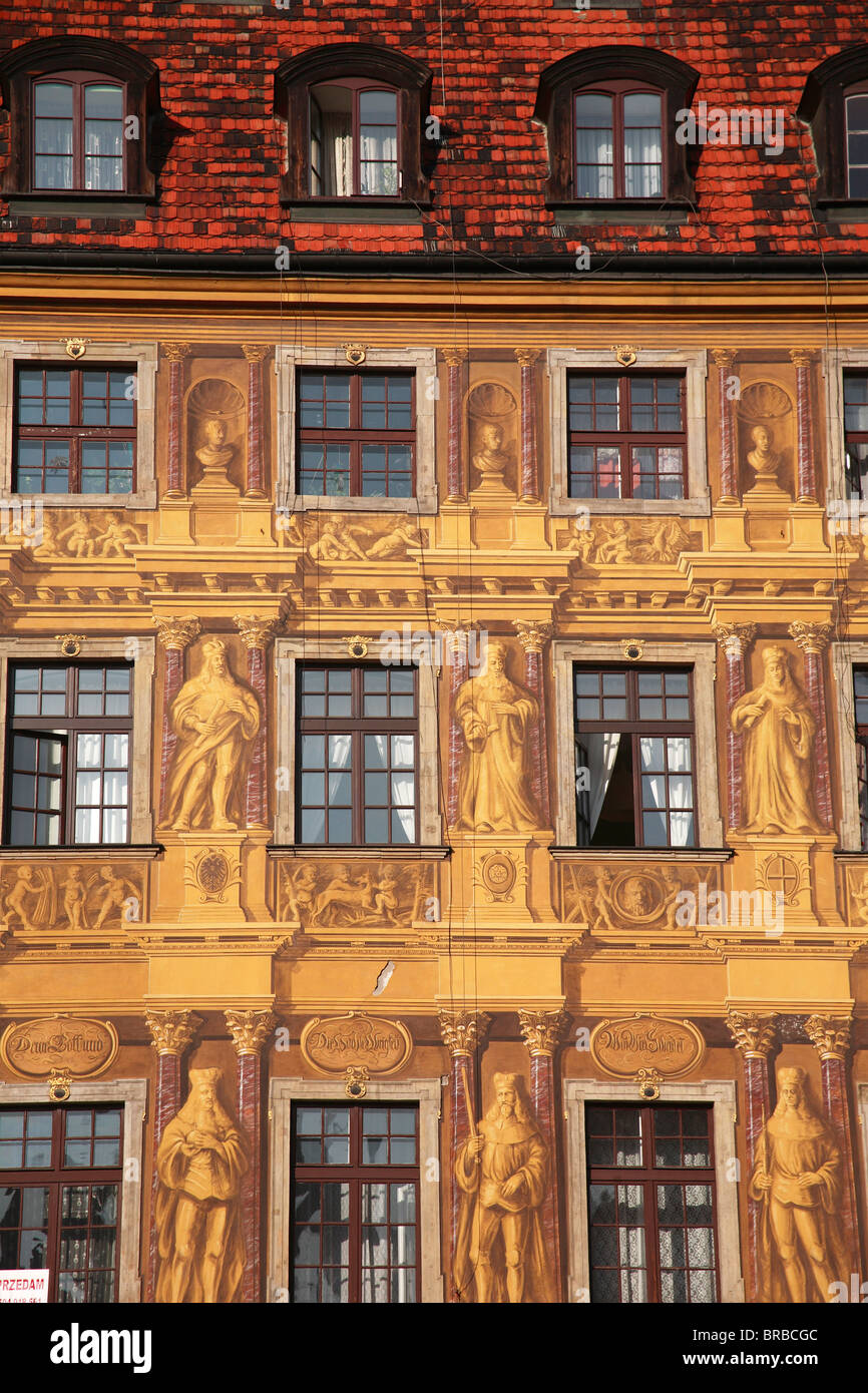 Wroclaw building mural hi-res stock photography and images - Alamy