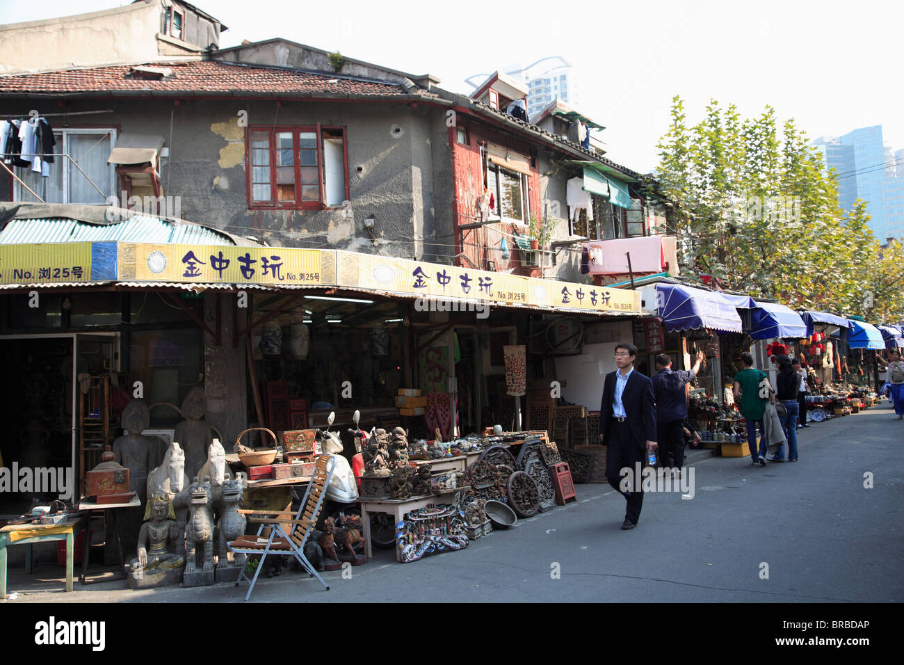 Dongtai Road Antique Market, Shanghai, China Stock Photo - Alamy