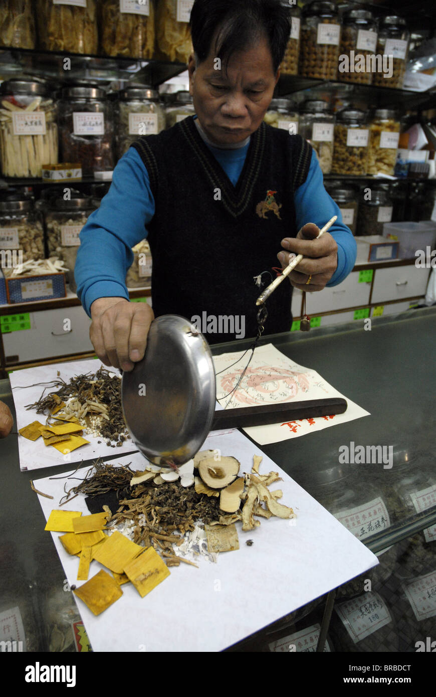 Chinese drugstore hi-res stock photography and images - Alamy