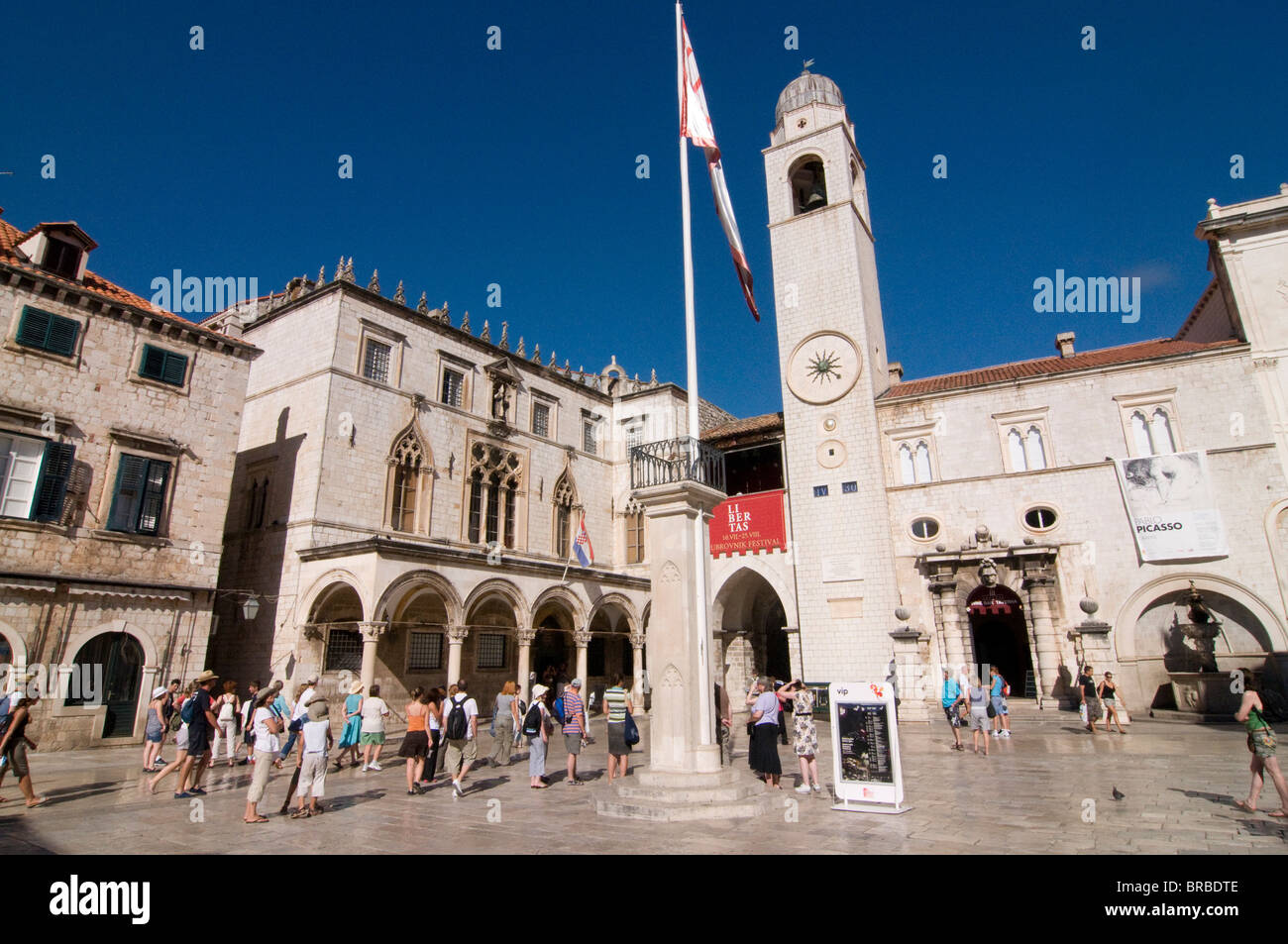 Old town squares hi-res stock photography and images - Alamy