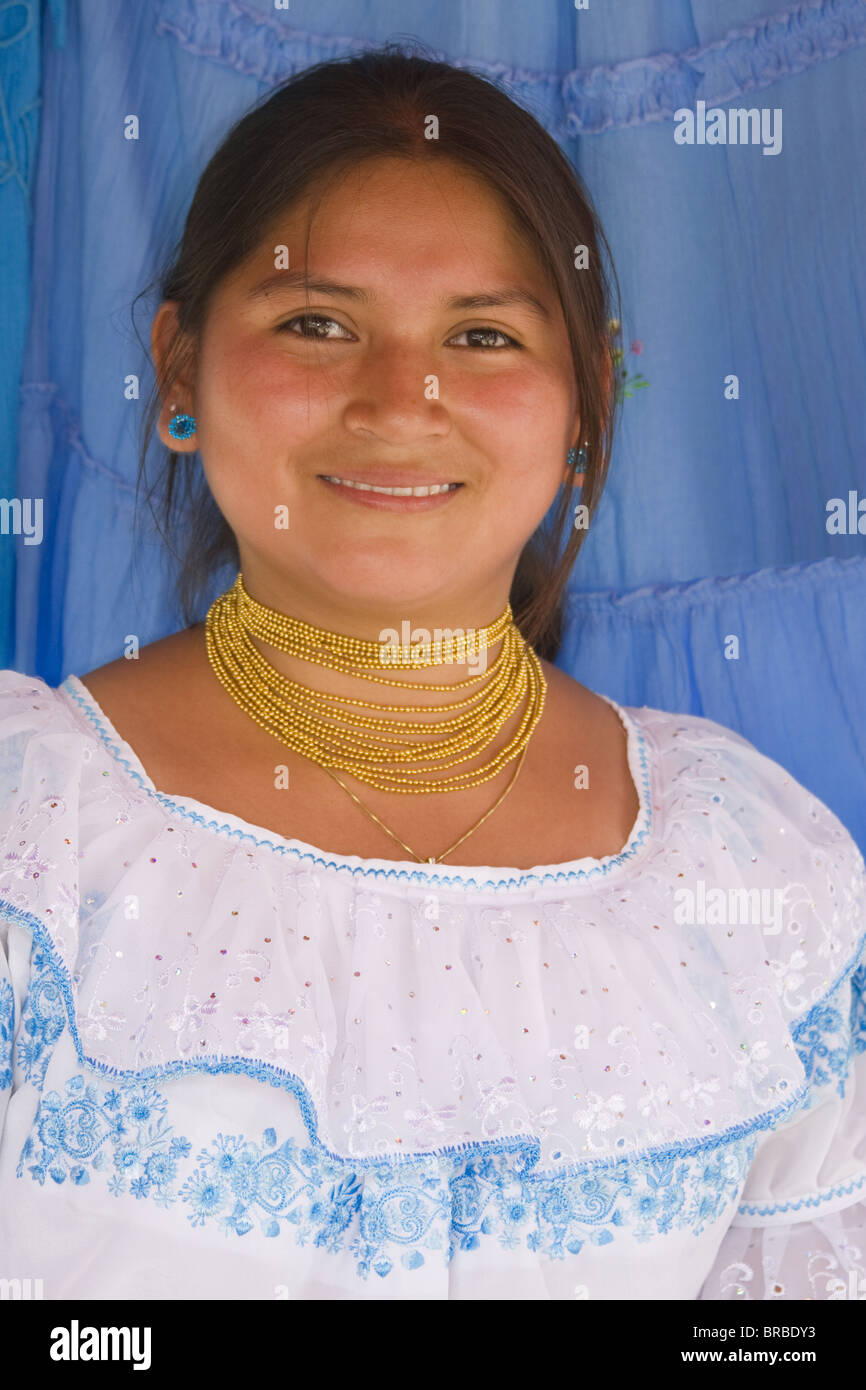 Ecuadorian women hi-res stock photography and images - Alamy