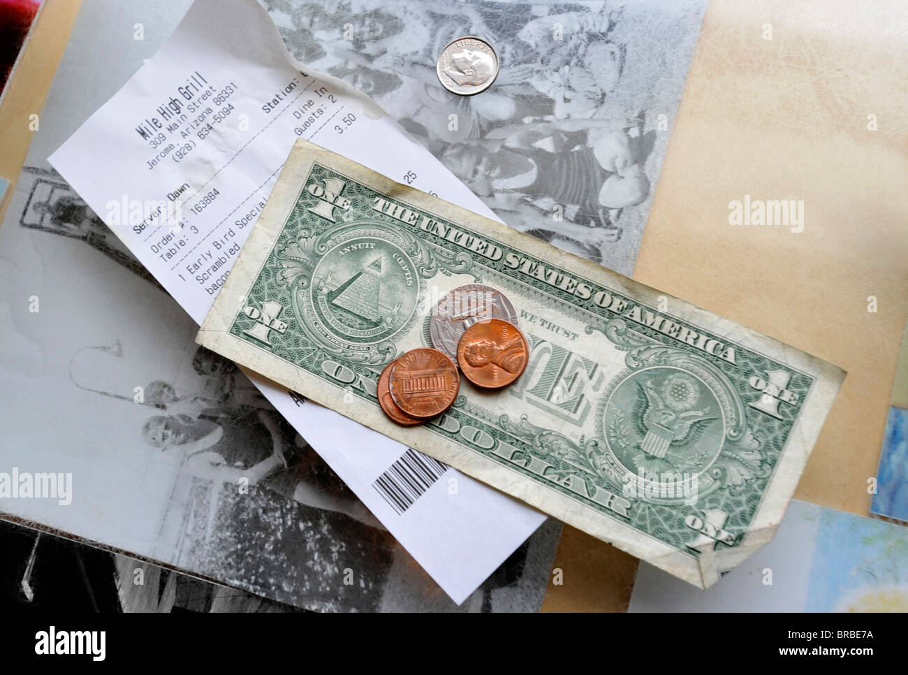 Leaving a tip in Cafe USA Stock Photo - Alamy