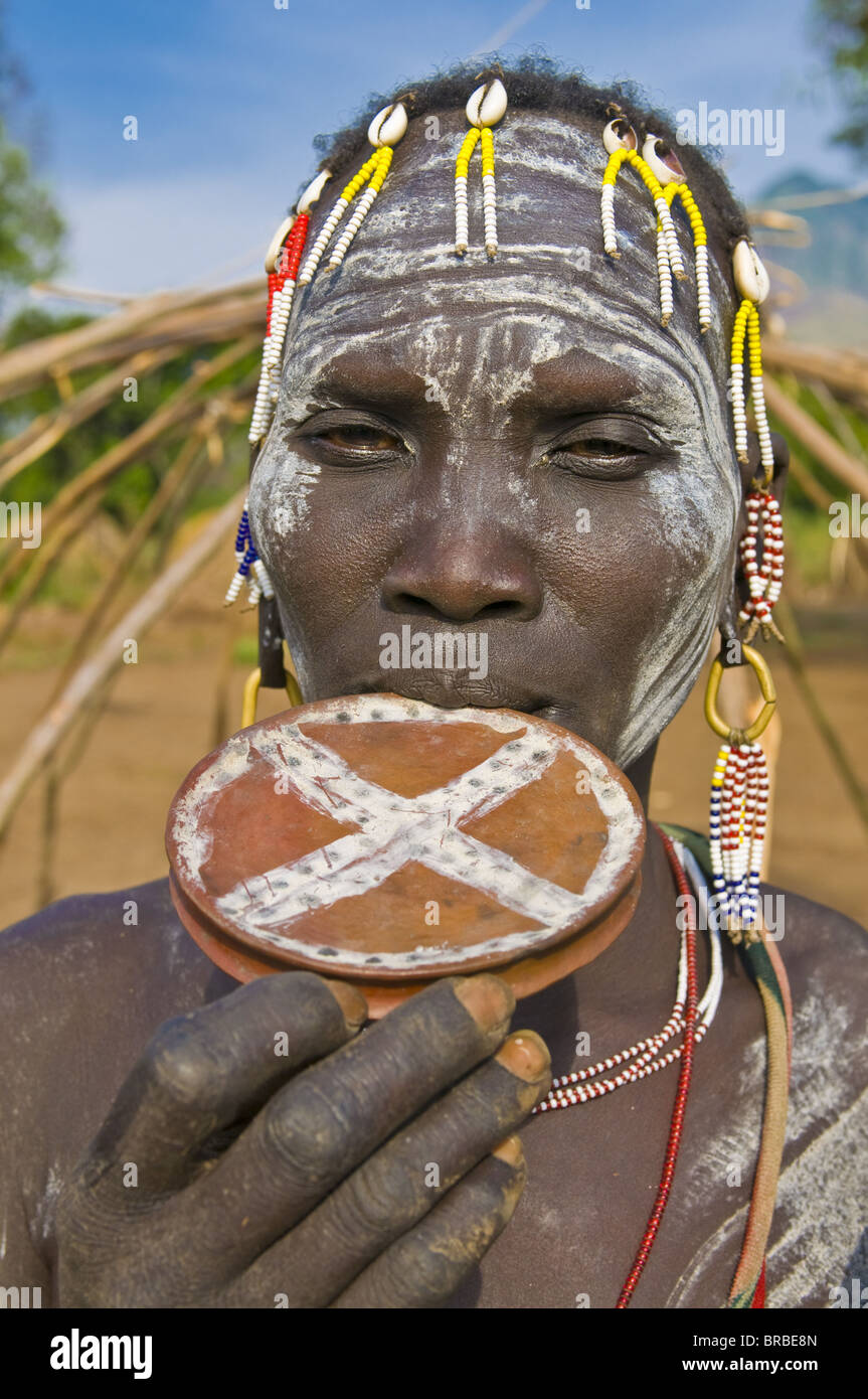 Mursi men hi-res stock photography and images - Alamy