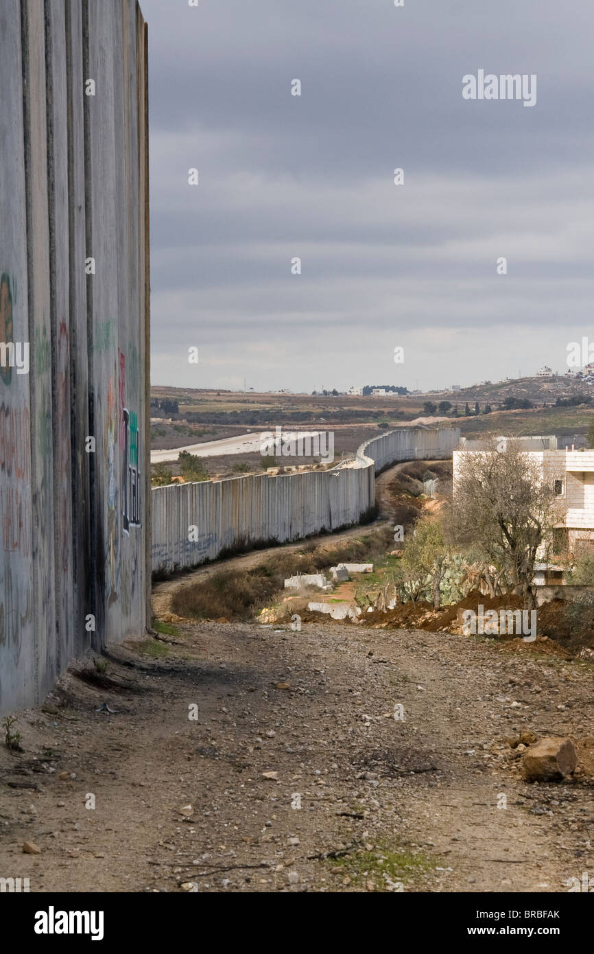 Separation fence hi-res stock photography and images - Alamy