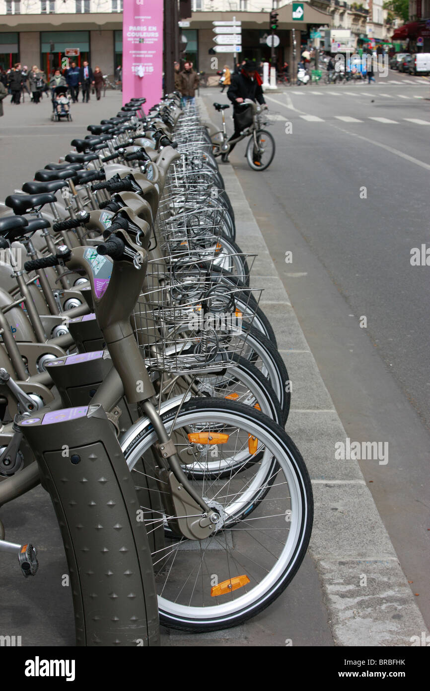 Velib station, Paris, France Stock Photo - Alamy