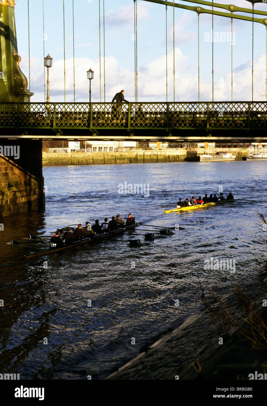 Cross thames hi-res stock photography and images - Alamy