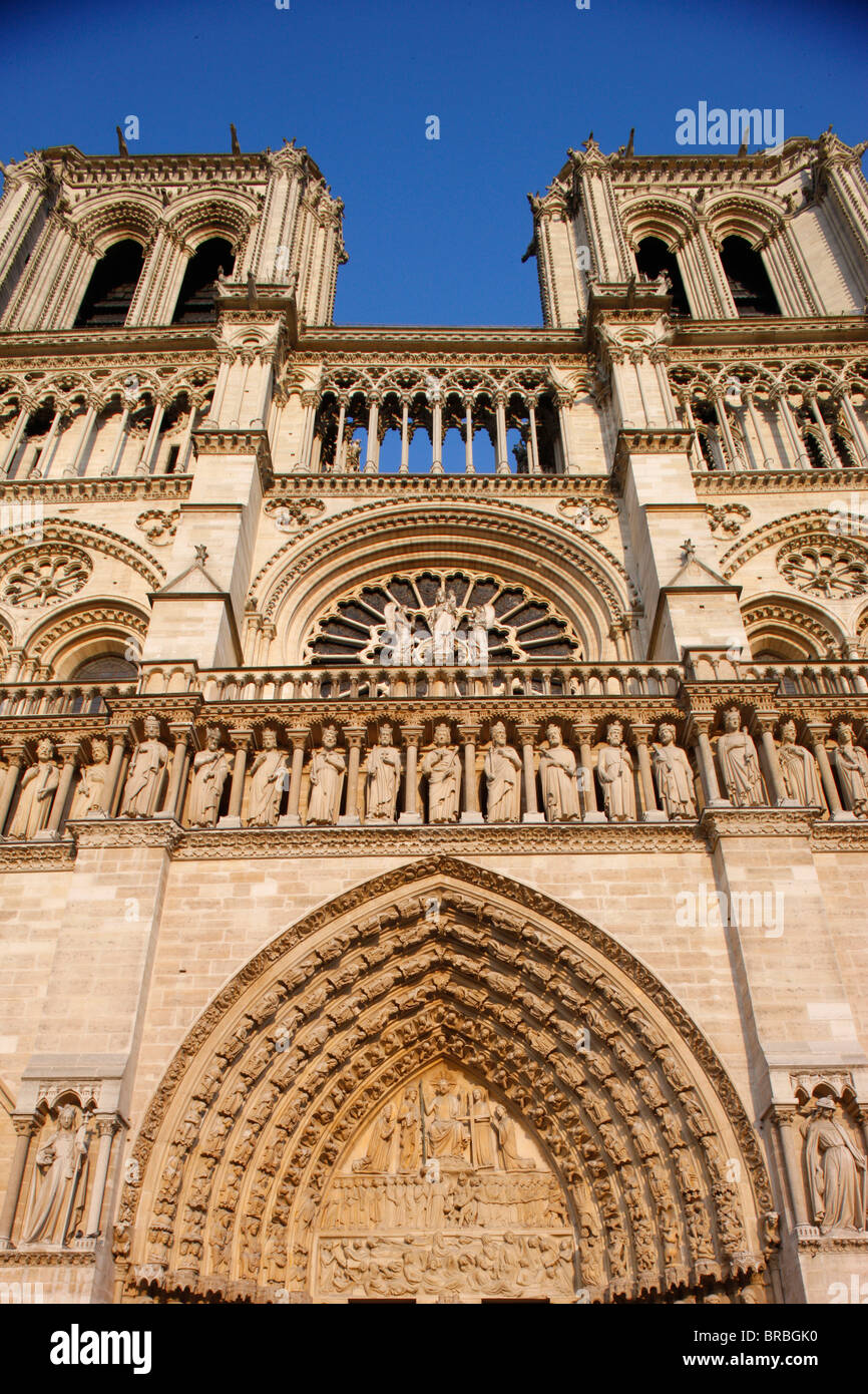 Front view notre dame cathedral hi-res stock photography and images - Alamy