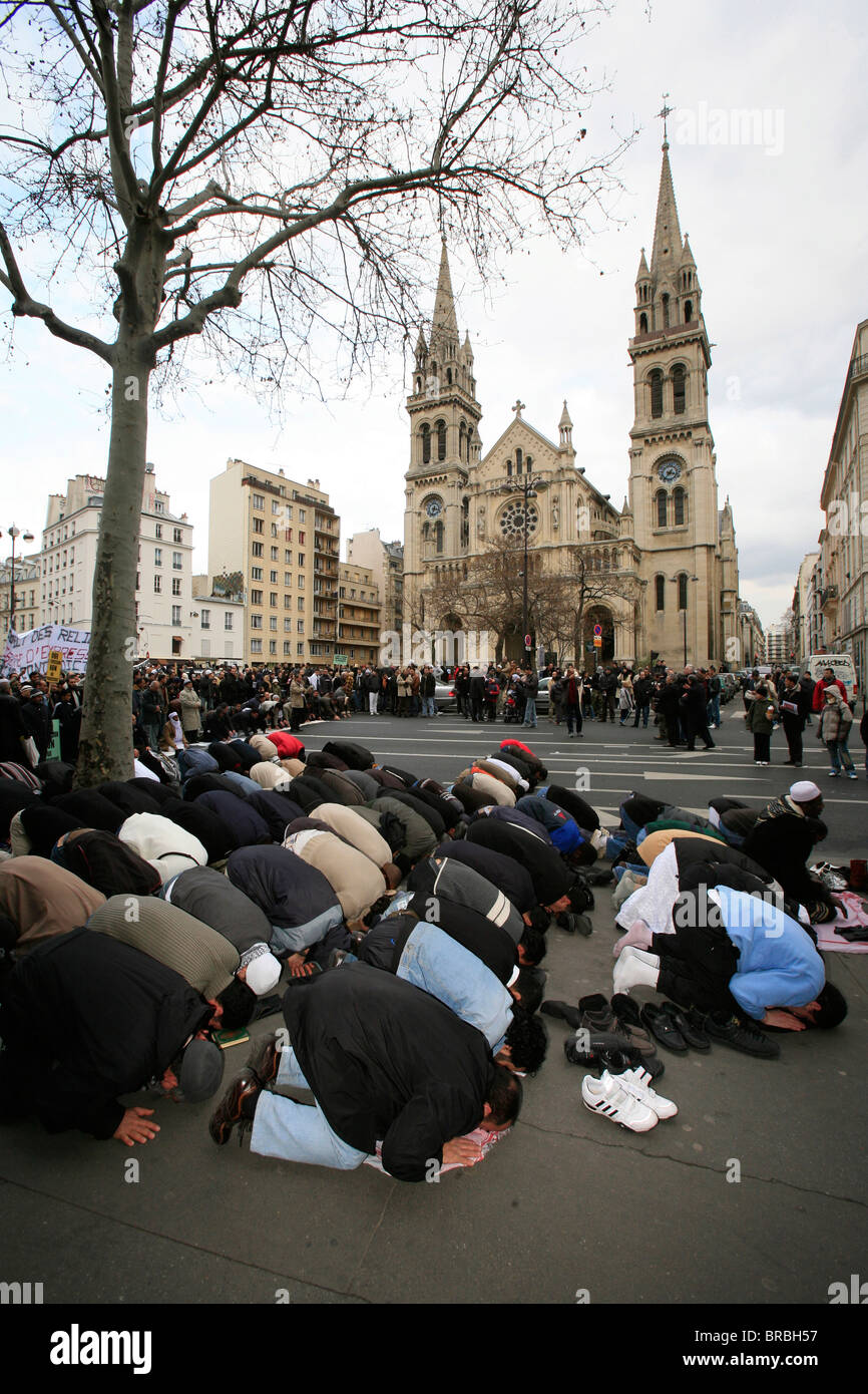 Muslim demonstration in front of church, Paris, France Stock Photo - Alamy