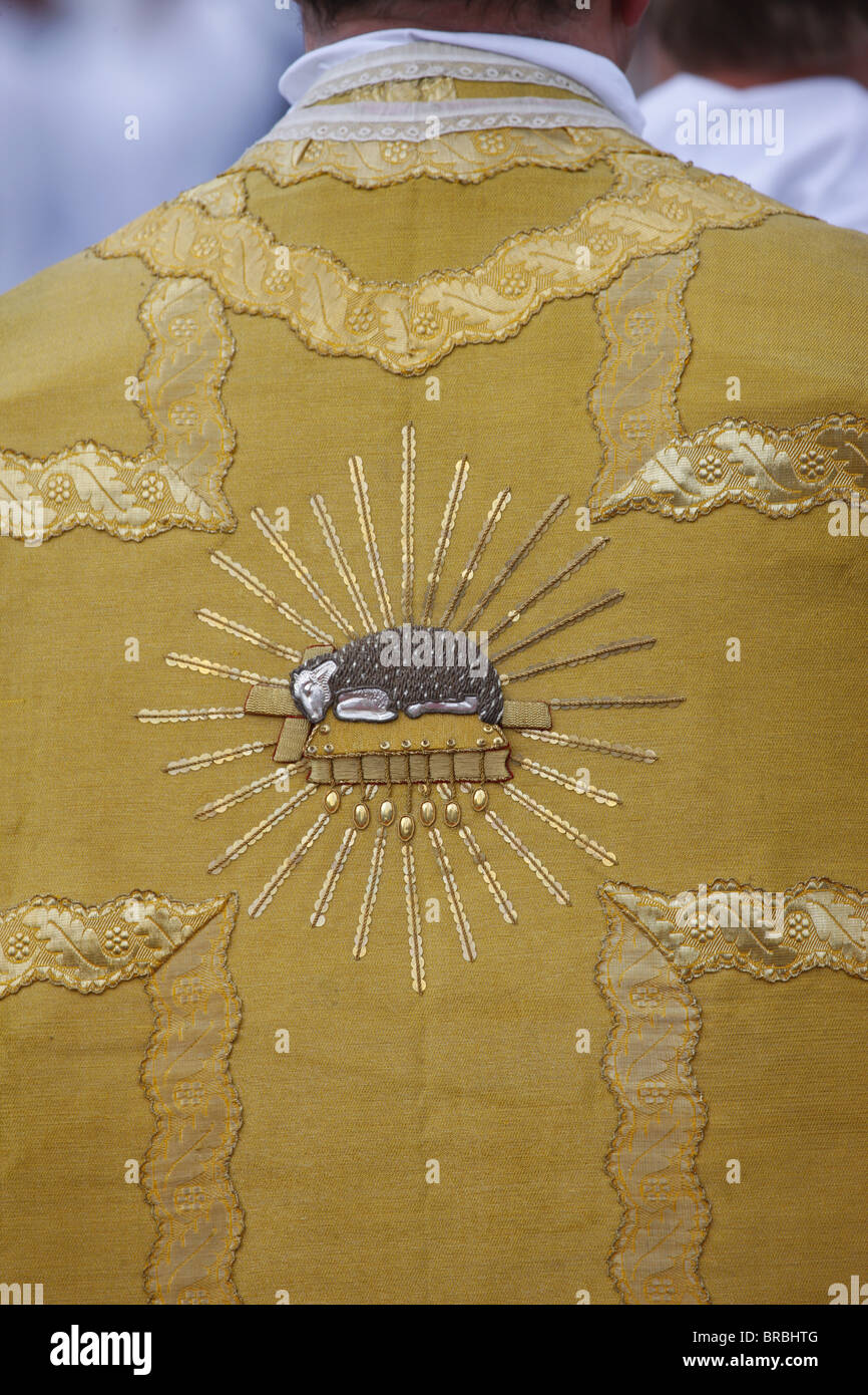 Priest vestments hi-res stock photography and images - Alamy