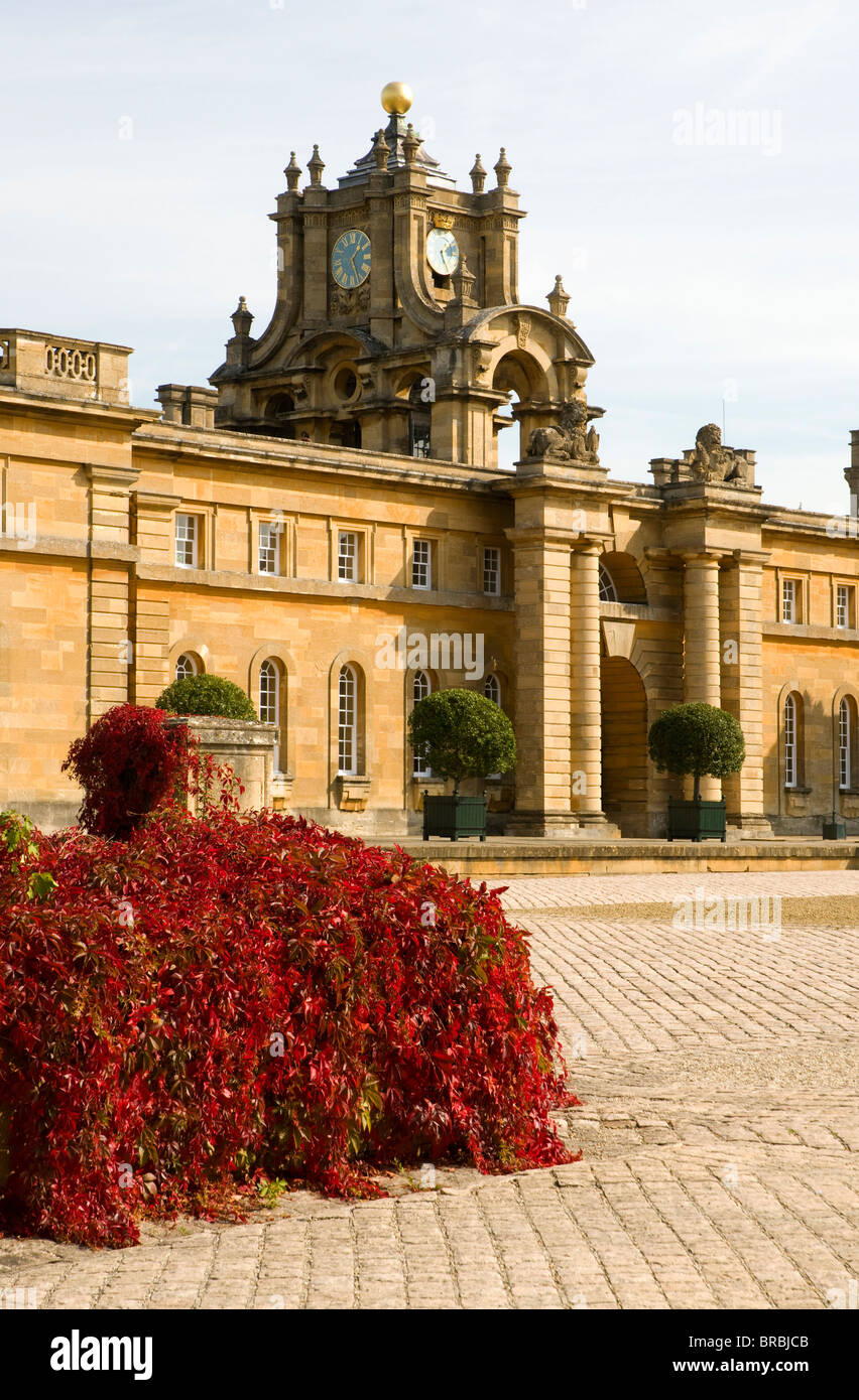 The clock tower and main entrance into Blenheim Palace courtyard ...