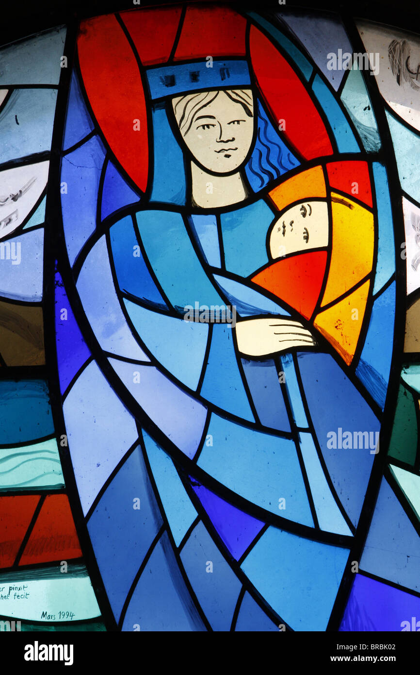 Mary and child stained glass hi-res stock photography and images - Alamy