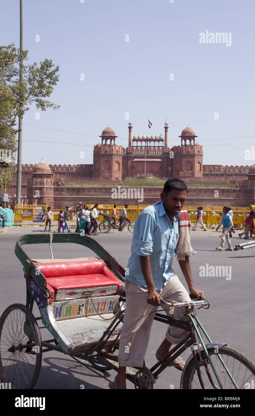 Rickshaw driver near Lahore Gate, Old Delhi, India Stock Photo - Alamy