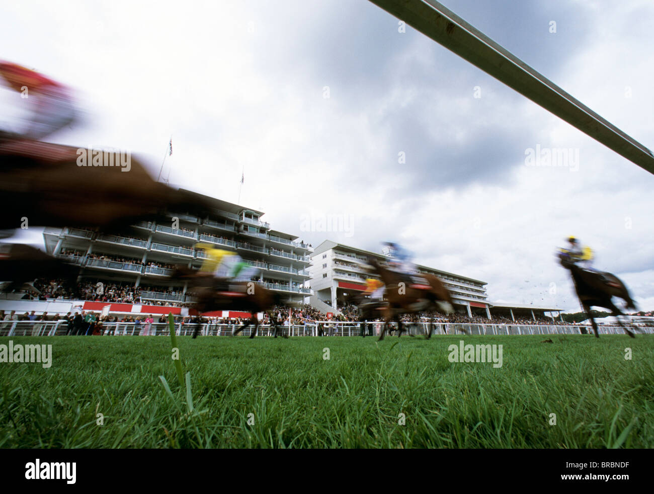 Grandstand finish hi-res stock photography and images - Alamy