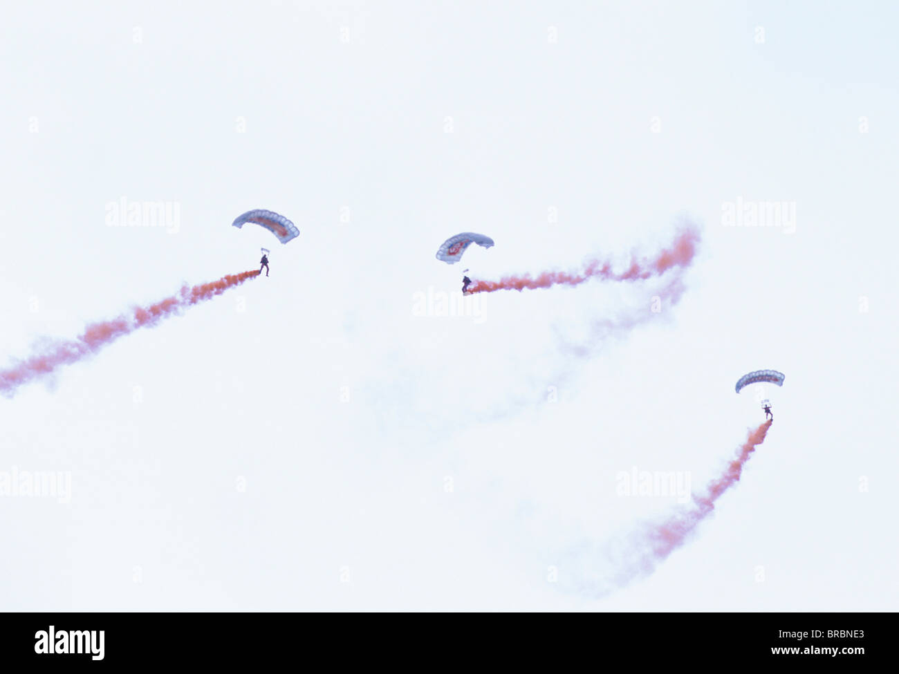 Parachute down hi-res stock photography and images - Alamy