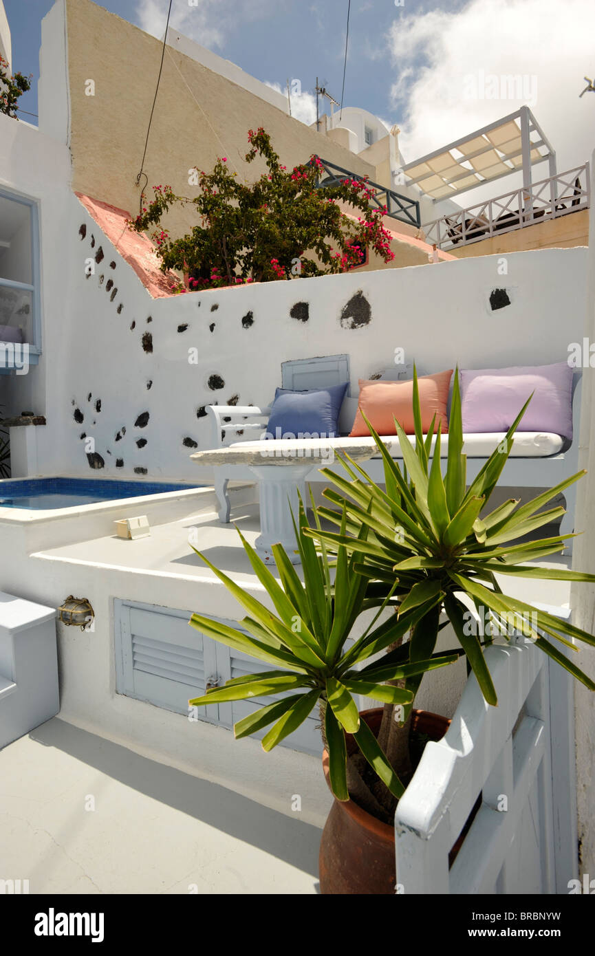 House fronts and courtyards on the Greek Island of Santorini Stock ...