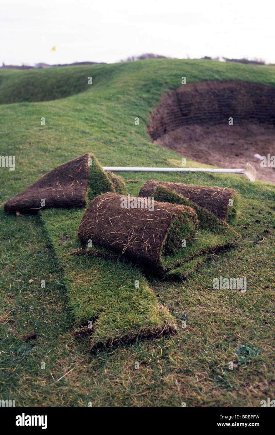 Bunker on golf course hi-res stock photography and images - Alamy