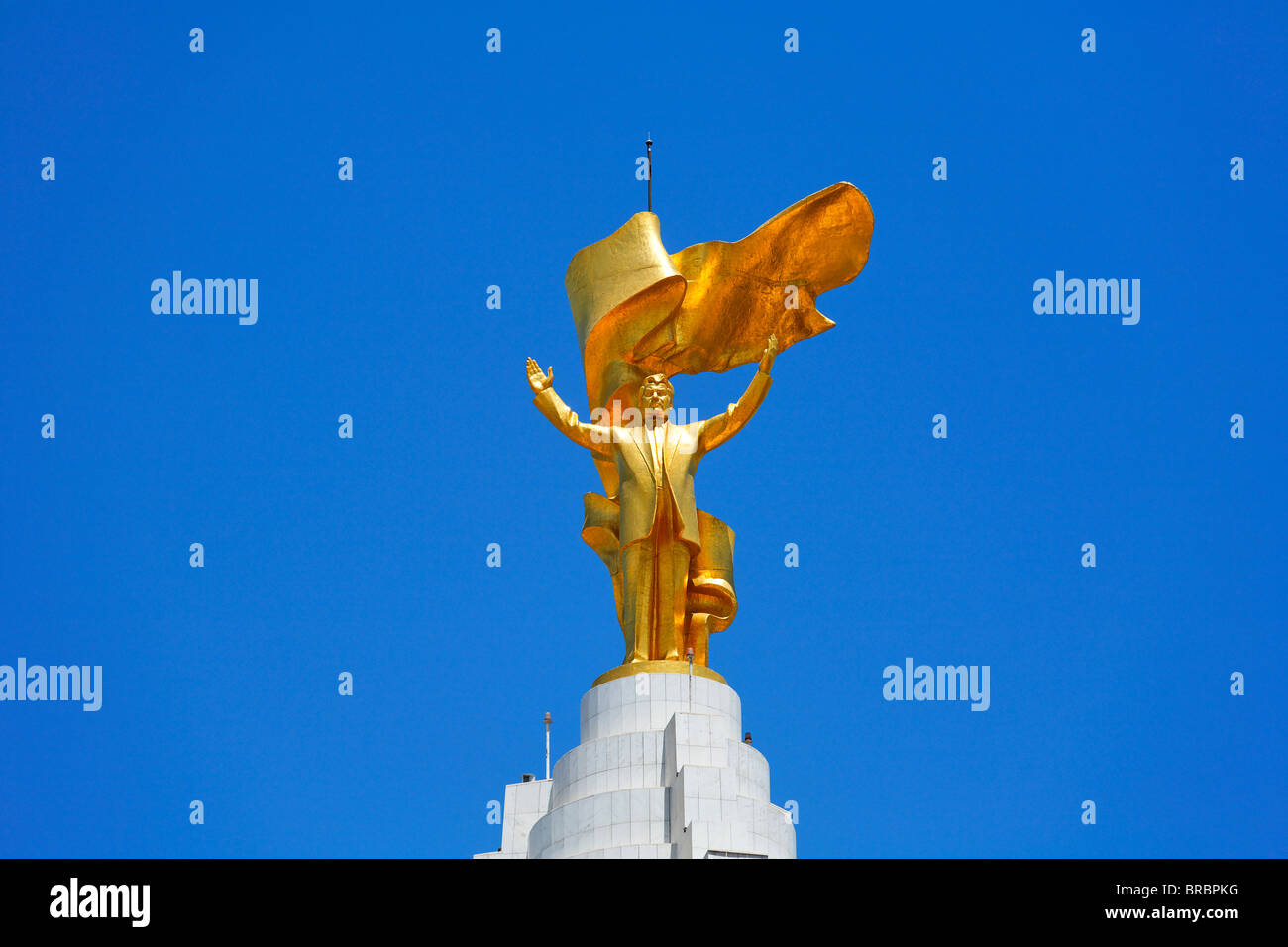 Turkmenistan - Ashgabat - Independence Square - the golden Niyazov ...