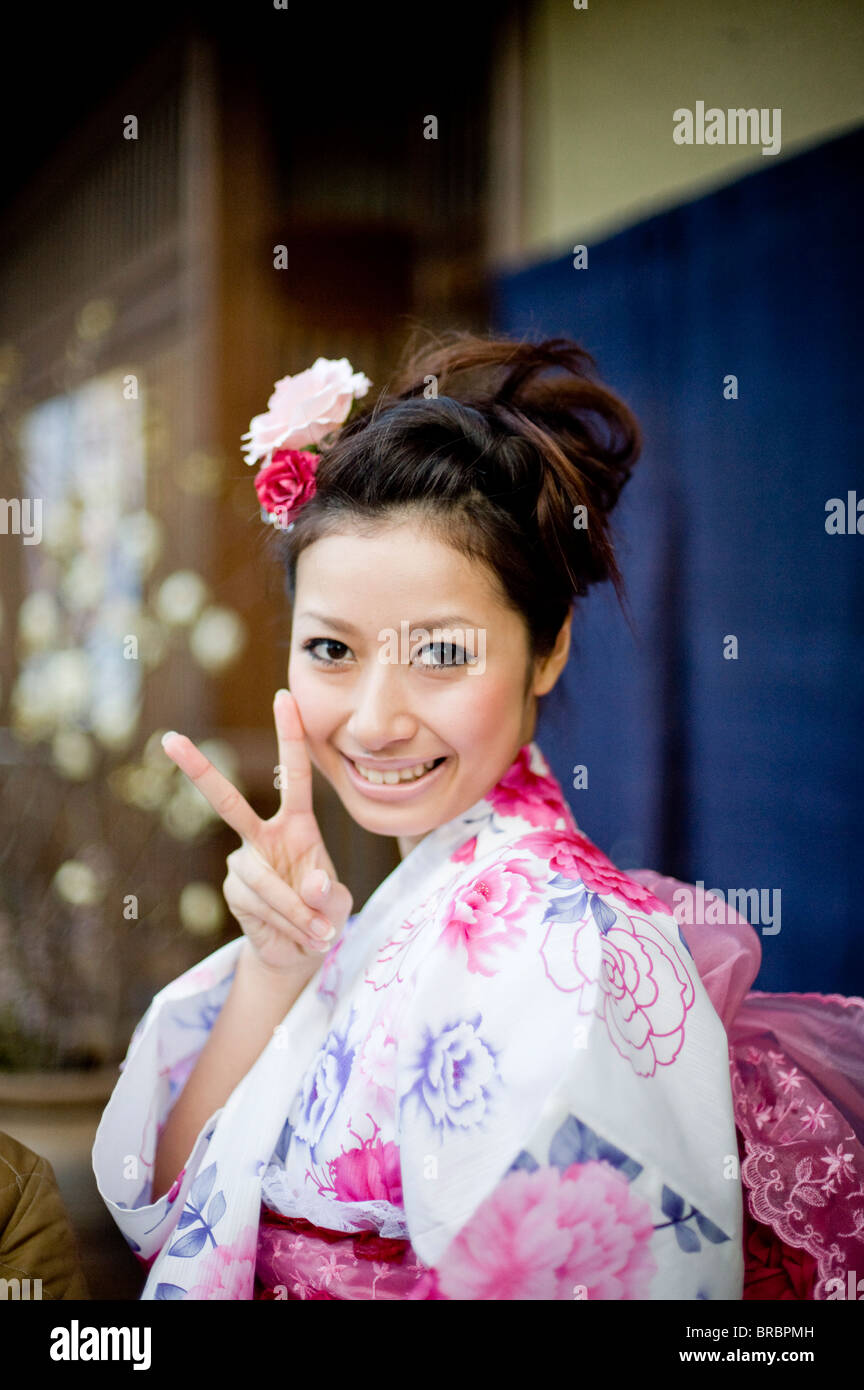 Geisha tokyo hi-res stock photography and images - Alamy