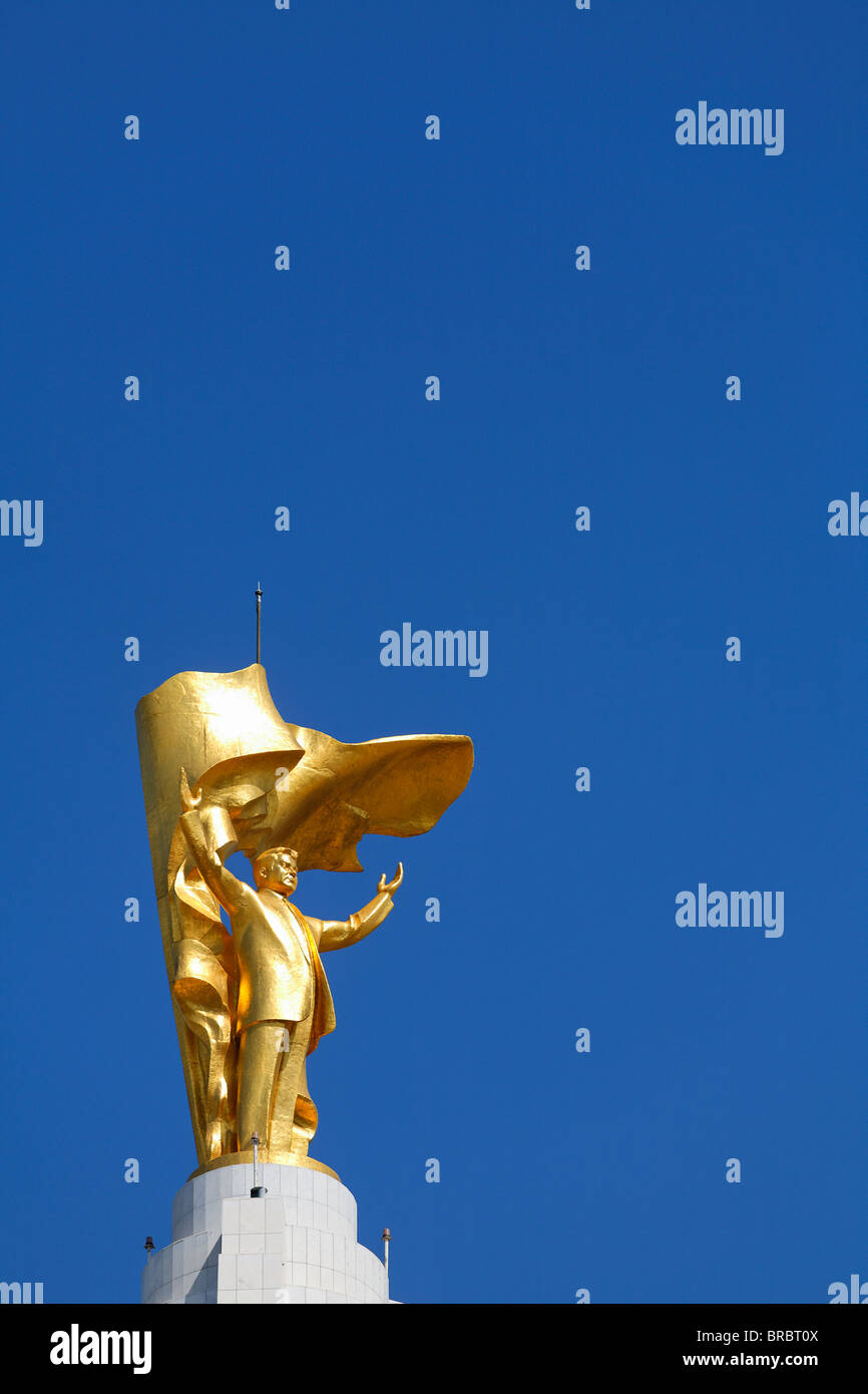 Turkmenistan statue central asia hi-res stock photography and images ...