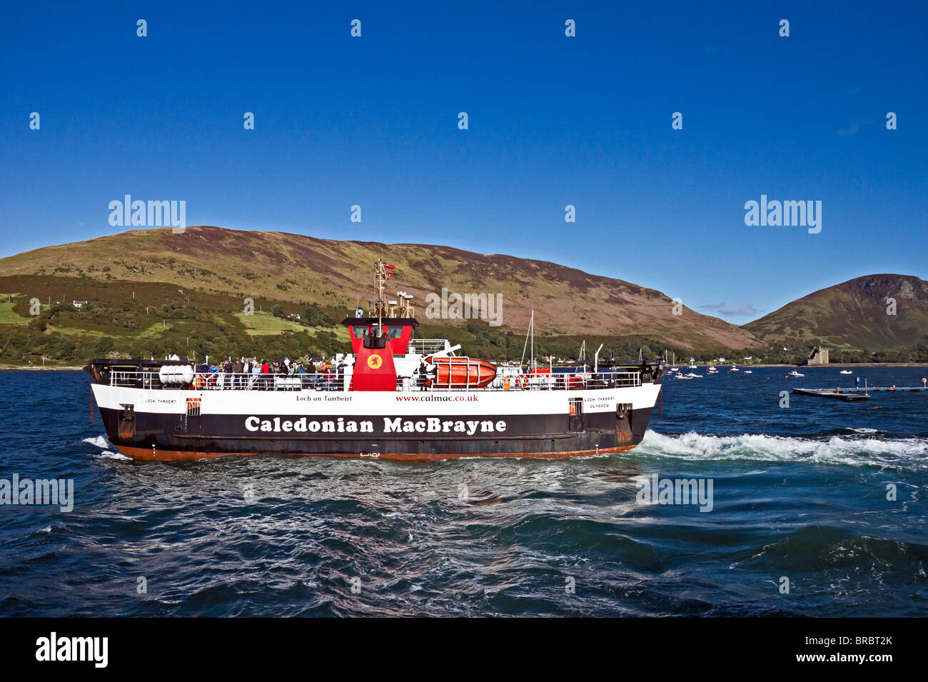 Caledonian MacBrayne car ferry Loch Tarbert leaving Lochranza on Arran ...