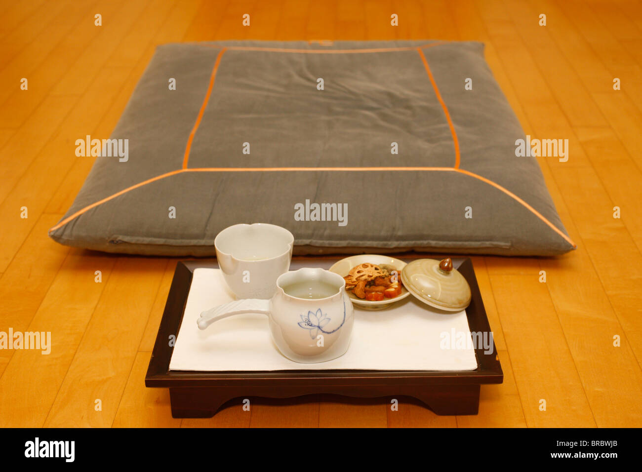 Tea ceremony in a Buddhist temple, Seoul, South Korea Stock Photo - Alamy