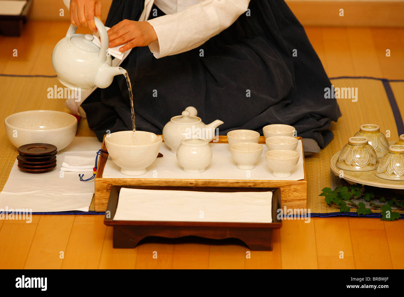 Tea ceremony in a Buddhist temple, Seoul, South Korea Stock Photo - Alamy