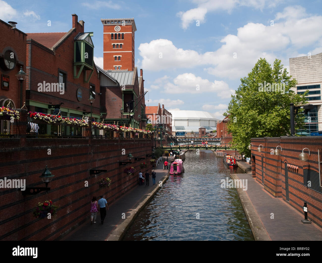 Midlands canal summer hi-res stock photography and images - Alamy