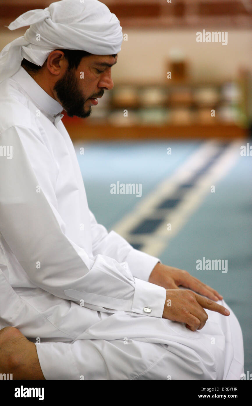 Praying Muslim, Jumeirah mosque, Dubai, UAE Stock Photo - Alamy