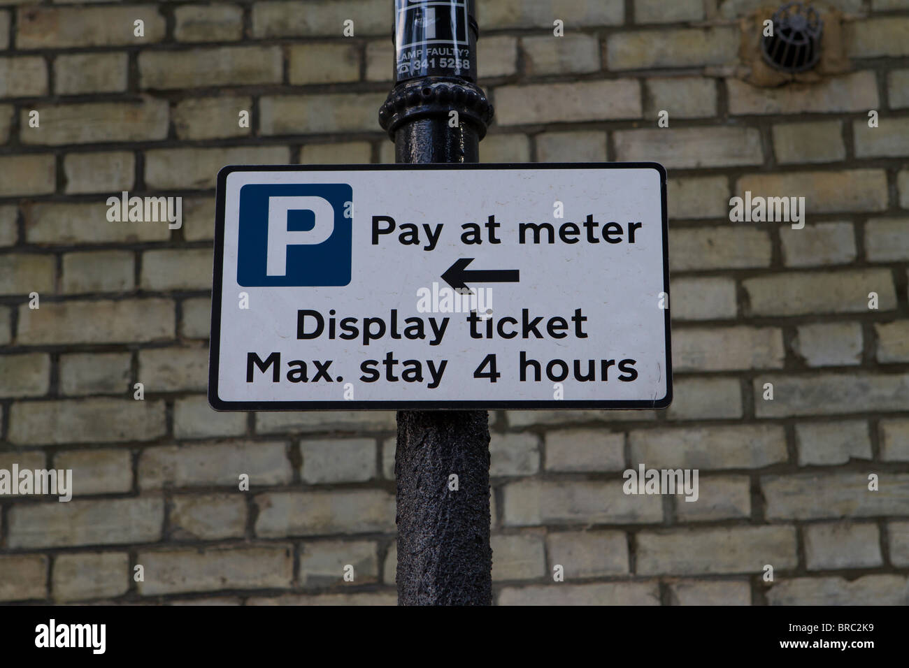 pay at meter sign Stock Photo - Alamy