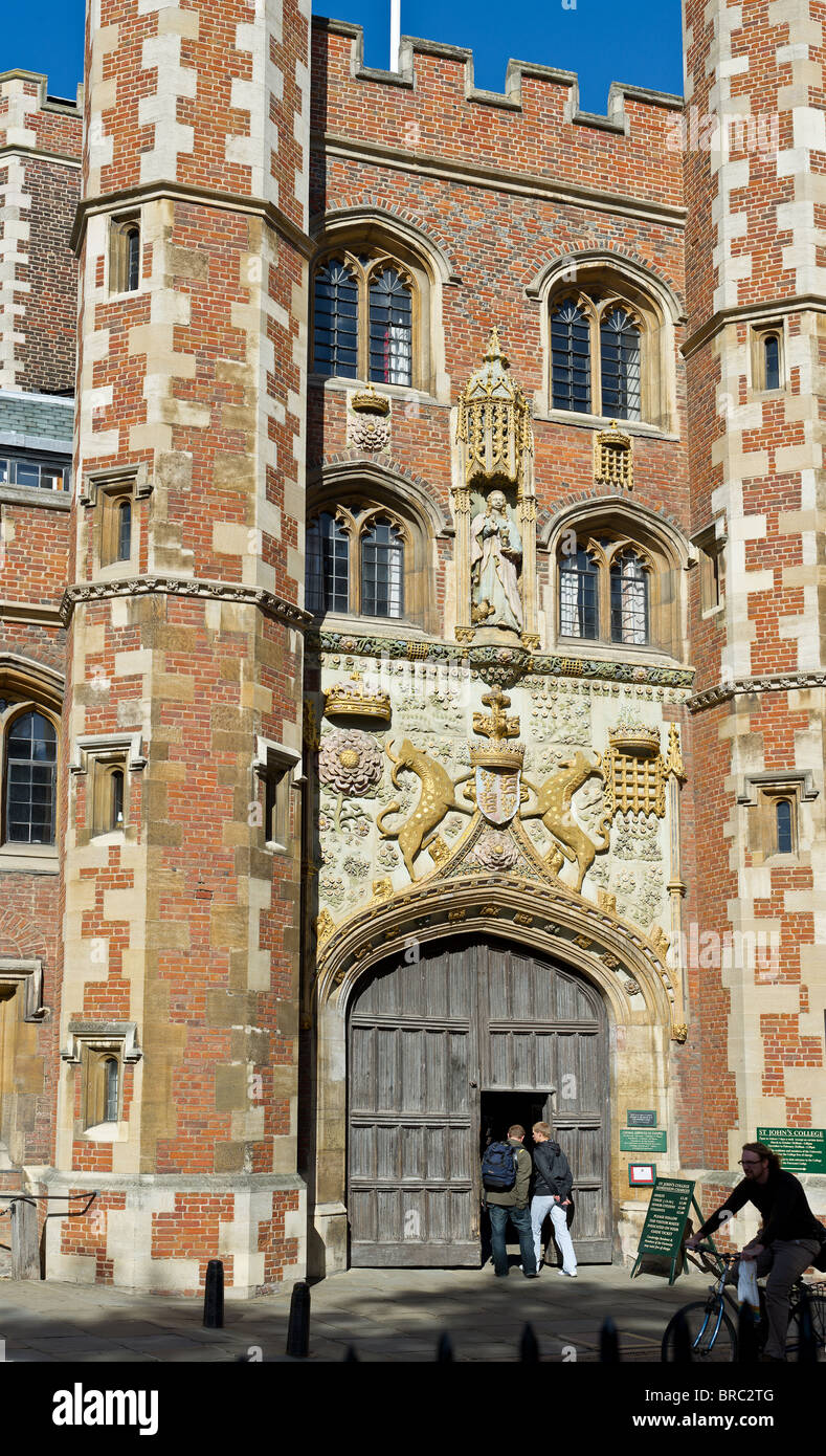 Students at entrance (gate tower) of St John's college, Cambridge ...