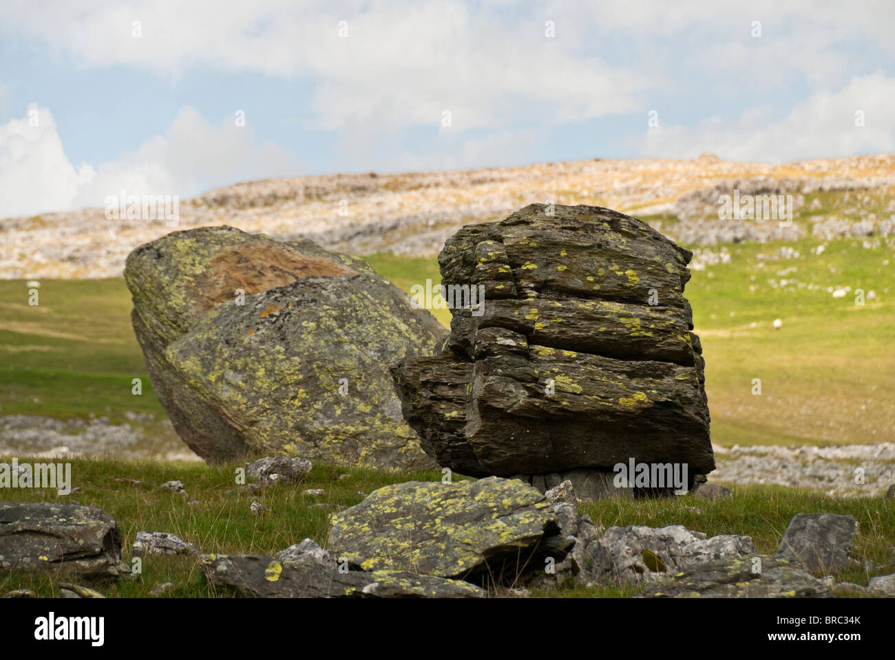 Norber erratics hi-res stock photography and images - Alamy