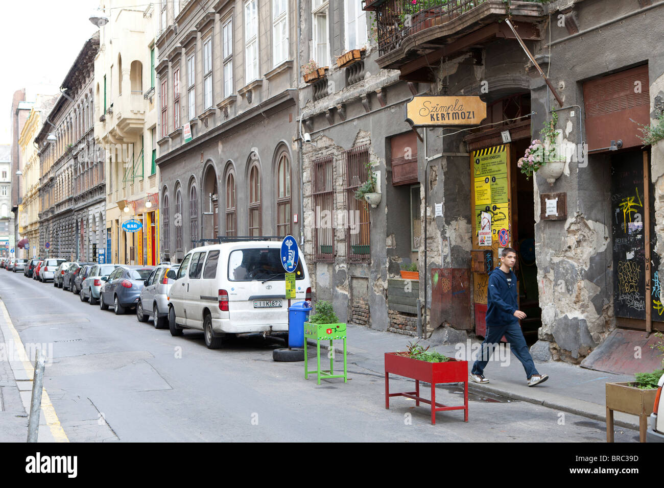 Budapest Szimpla Kert Woman High Resolution Stock Photography and ...