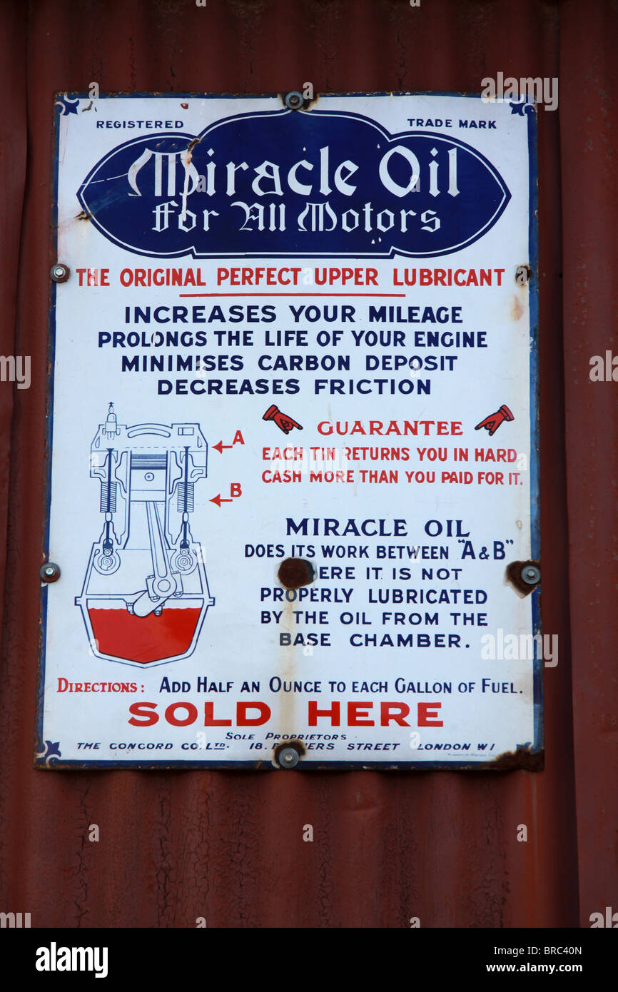 Vintage oil sign hi-res stock photography and images - Alamy