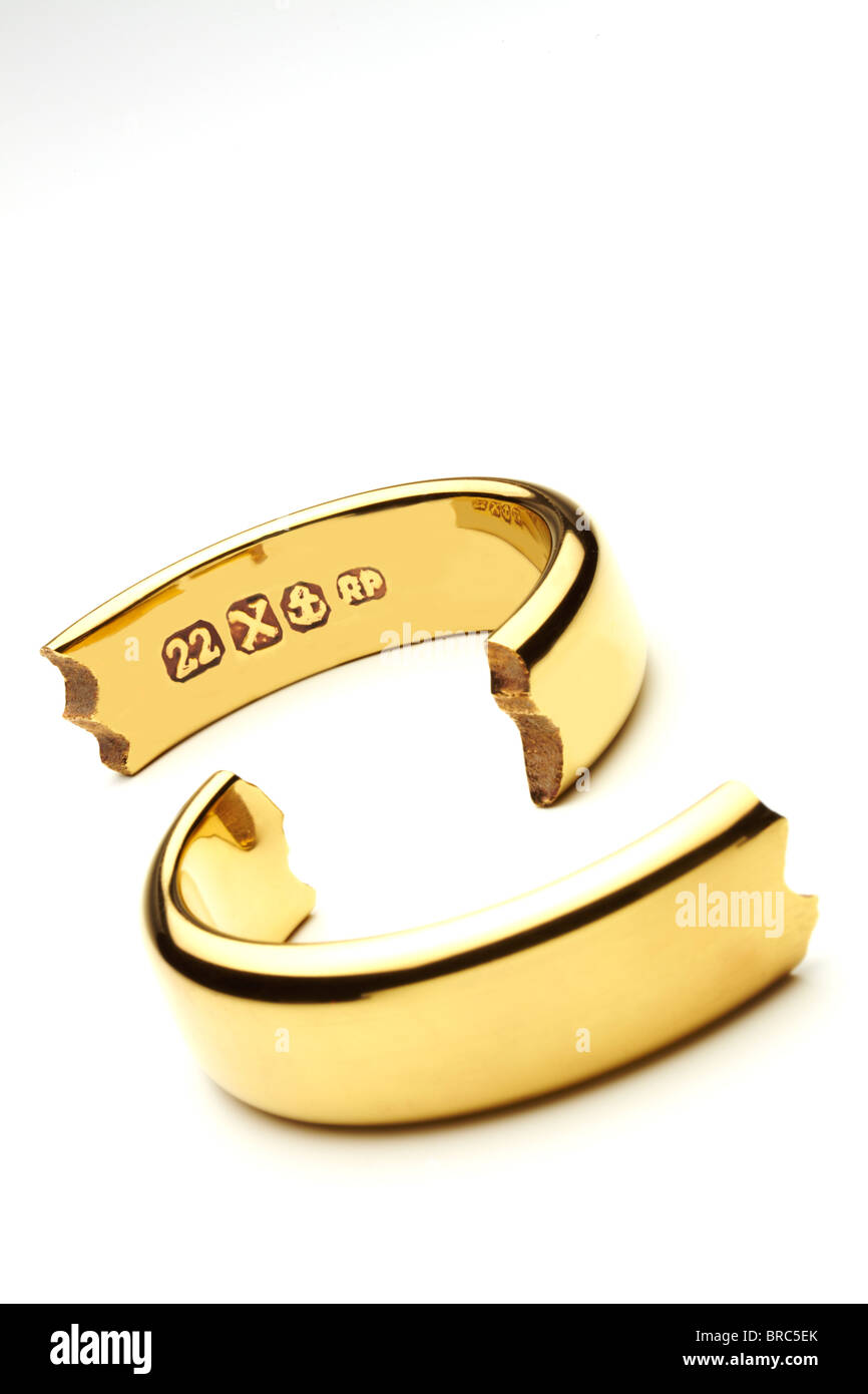 Broken Gold Wedding Ring Symbolizing Marriage Break Up Stock Photo - Alamy
