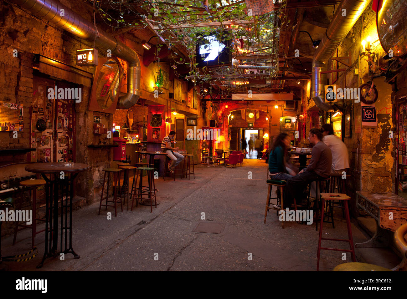 Szimpla bar Budapest Hungary Stock Photo - Alamy