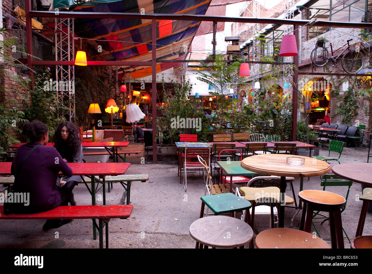 Budapest szimpla kert woman hi-res stock photography and images - Alamy