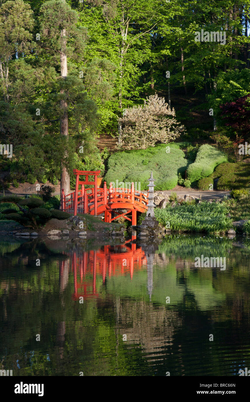 Red Japanese bridge Stock Photo - Alamy