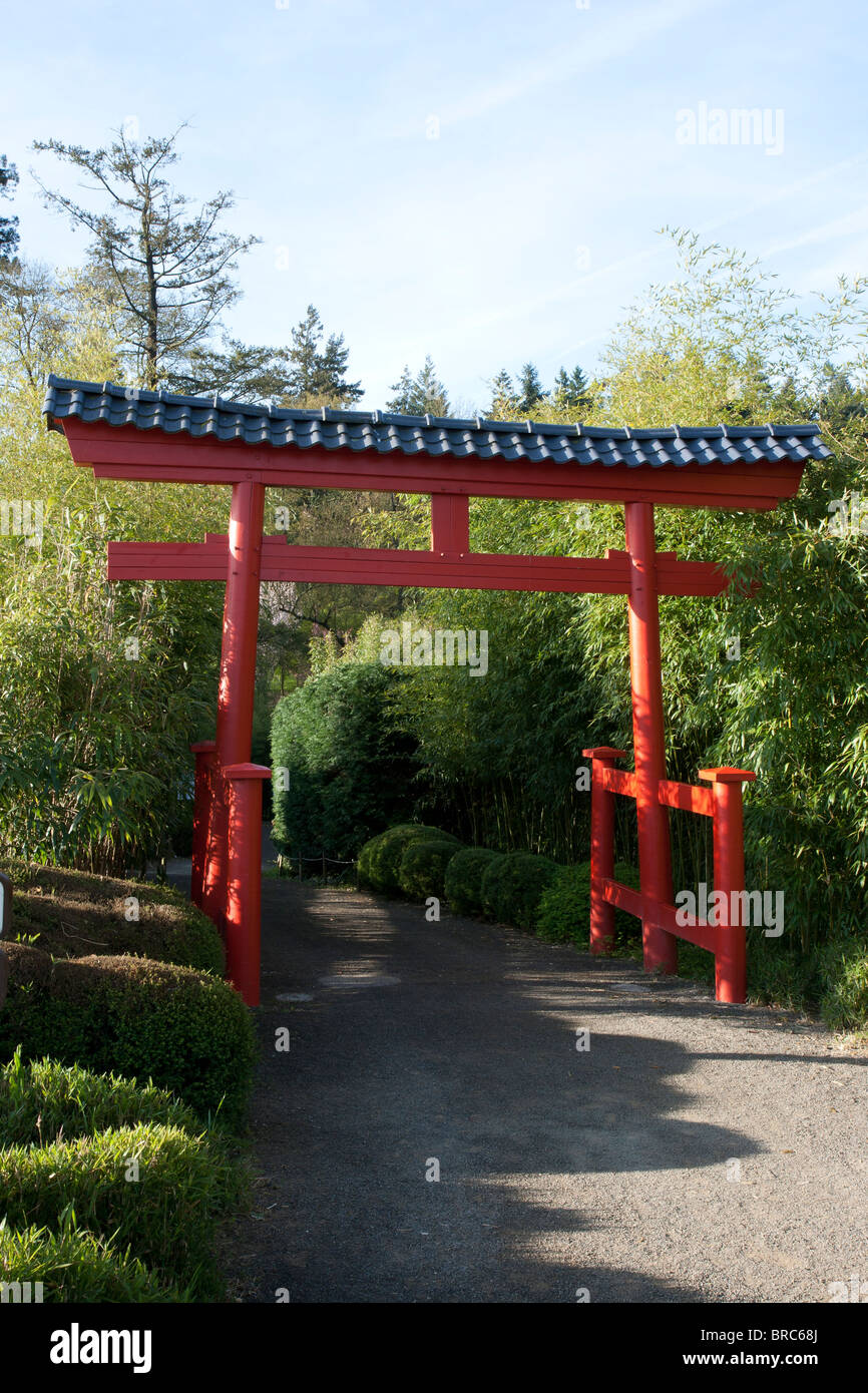 Japanese garden gate Stock Photo - Alamy