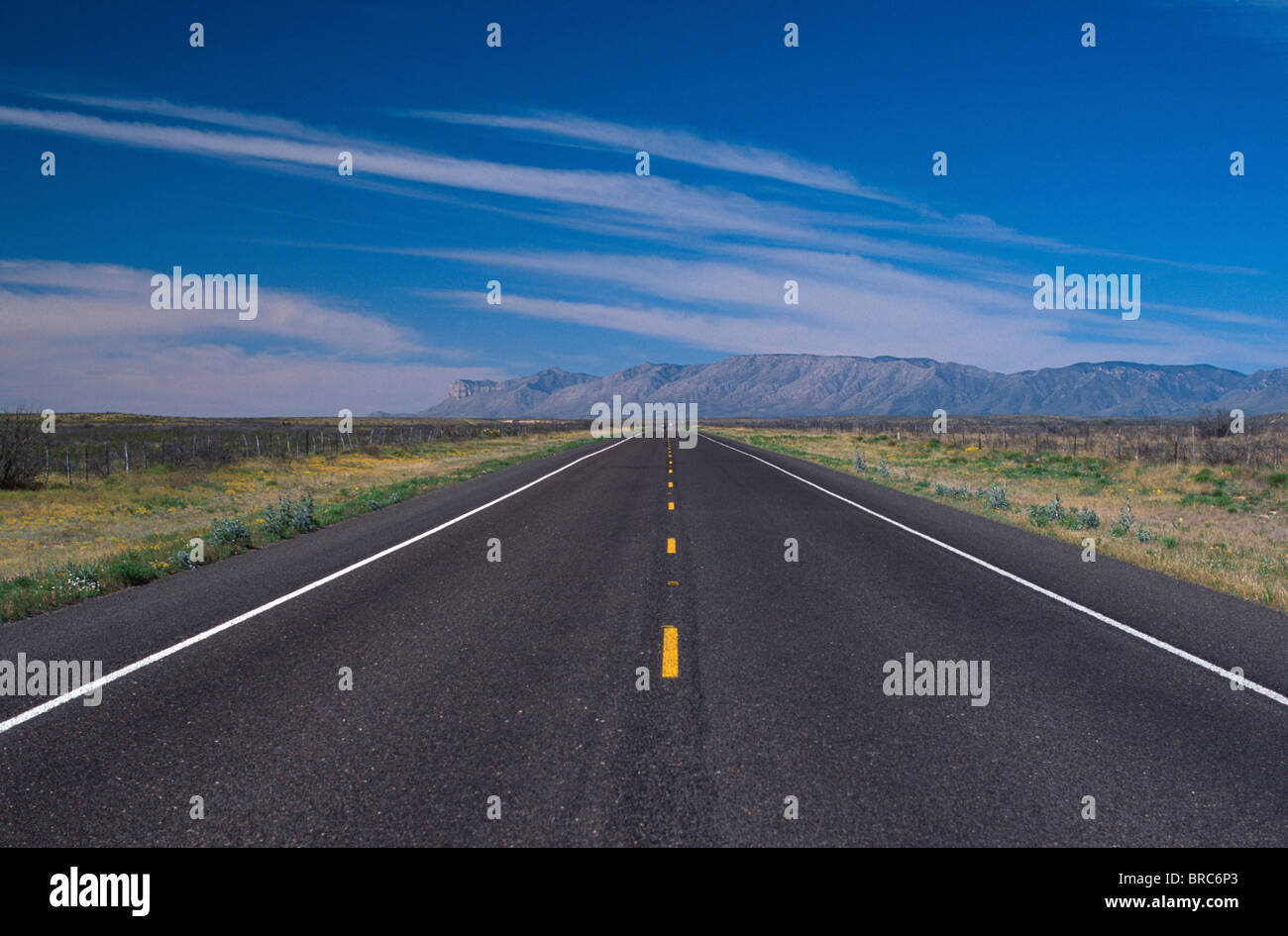 Empty desert highway in west Texas, USA Stock Photo - Alamy