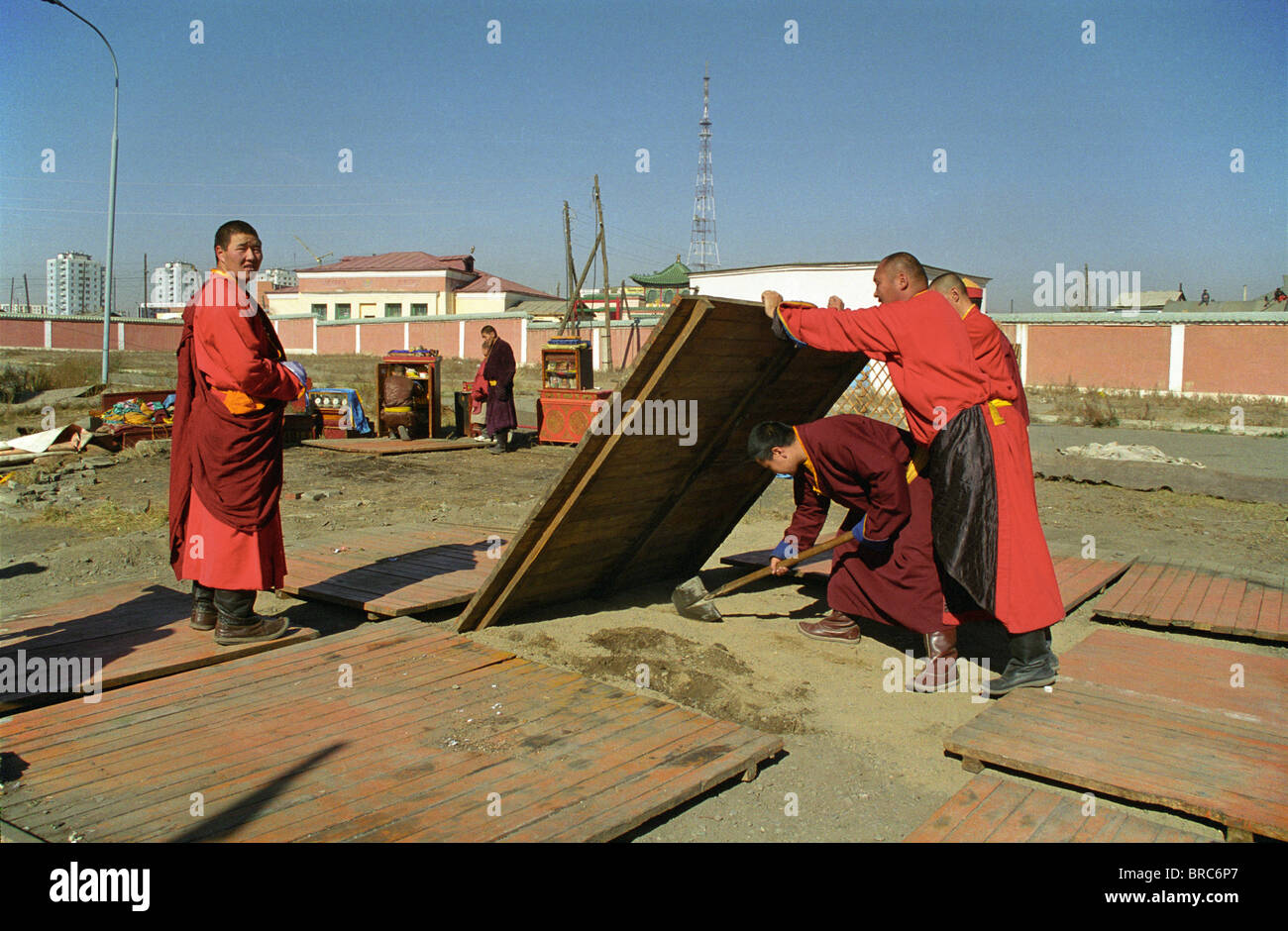 Monks building a yurt Ulaan Baatar Mongolia Stock Photo - Alamy