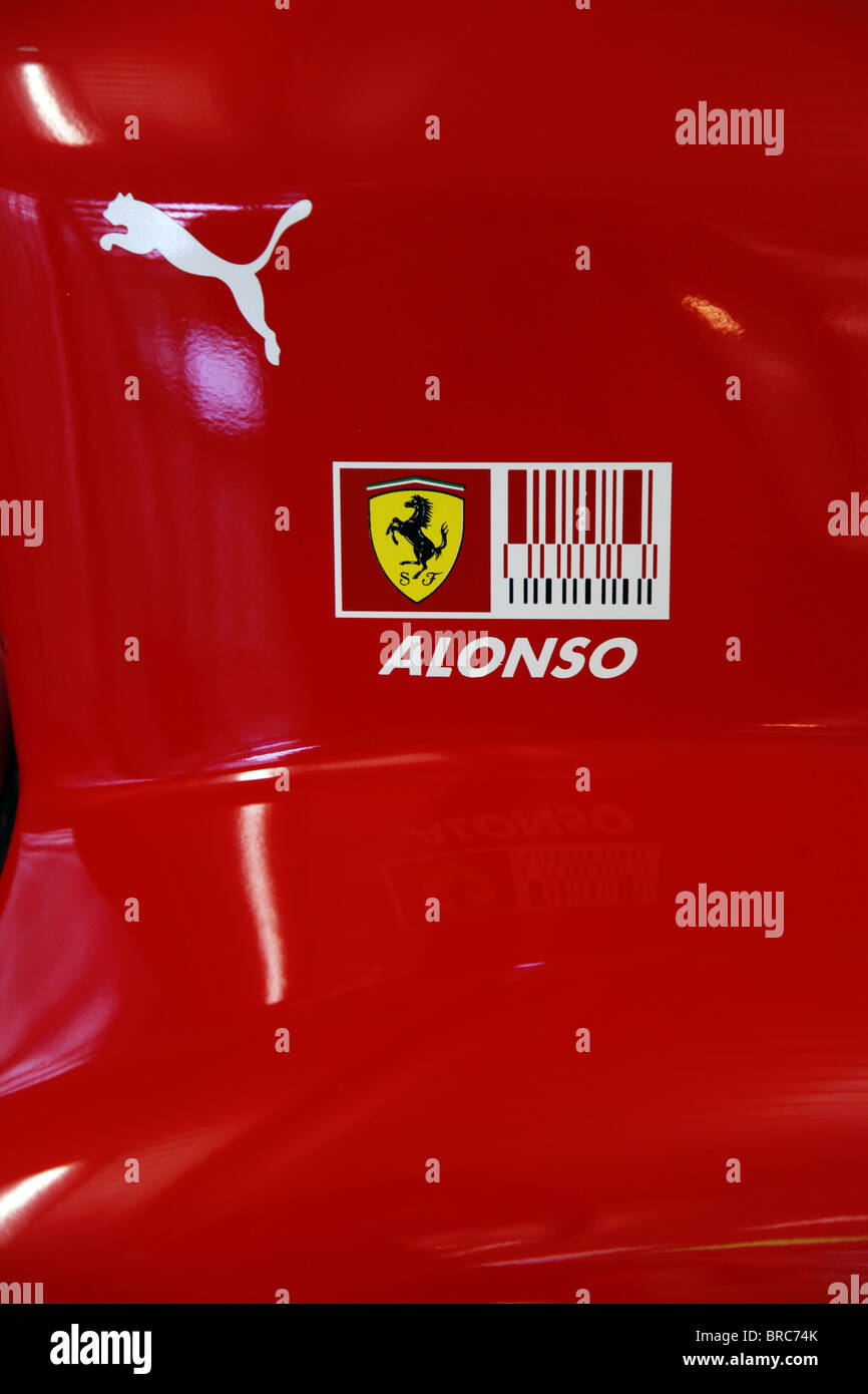 Red ferrari badge hi-res stock photography and images - Alamy