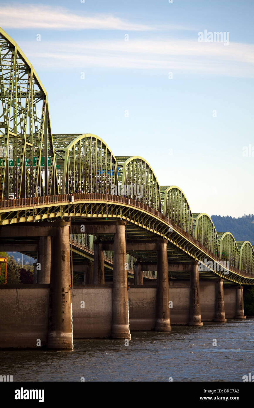 Old interstate highway bridge crossing the Columbia River, connecting ...