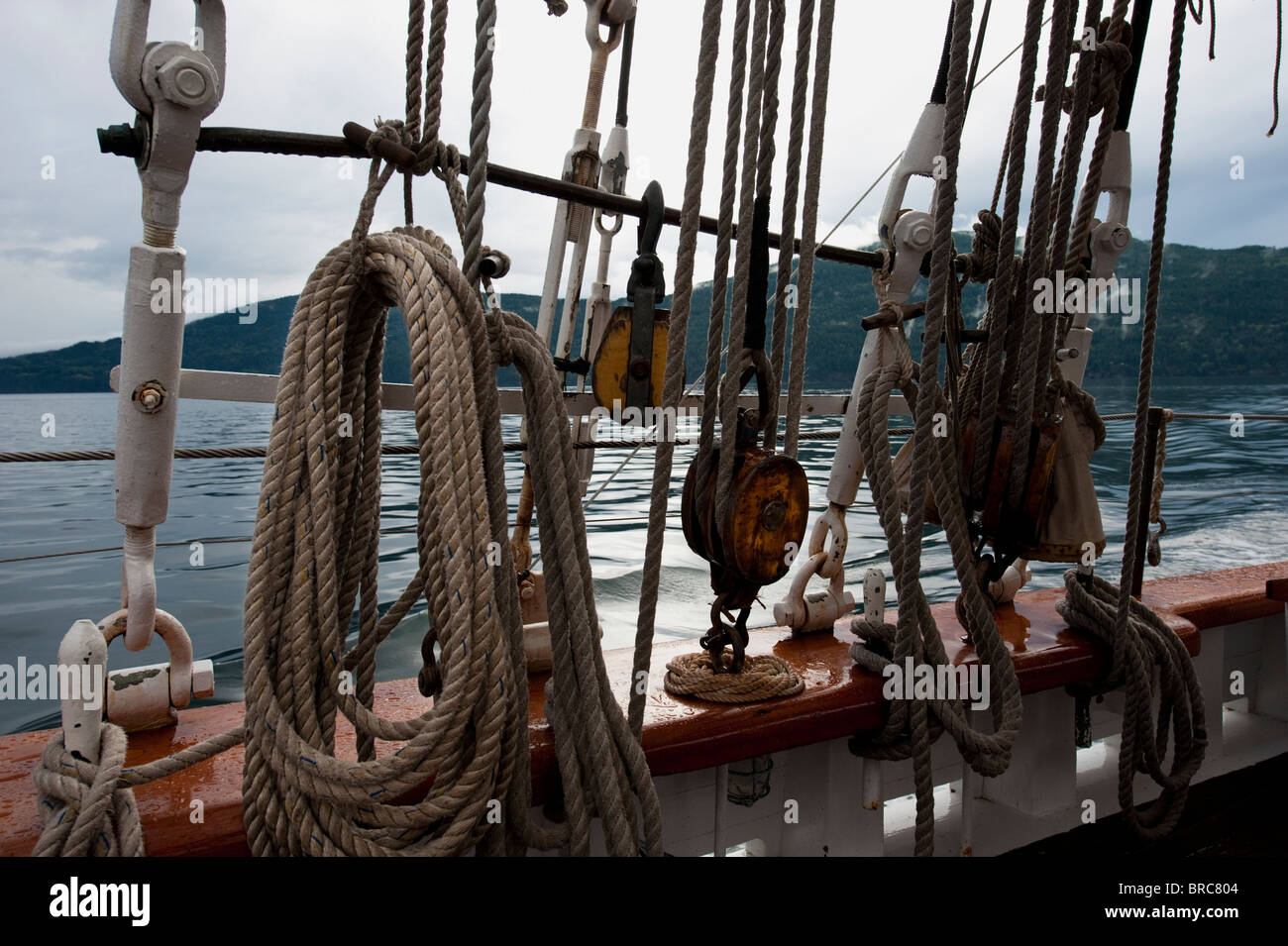 Rigging aboard the historic tall ship "Zodiac" sailing in the San Juan ...