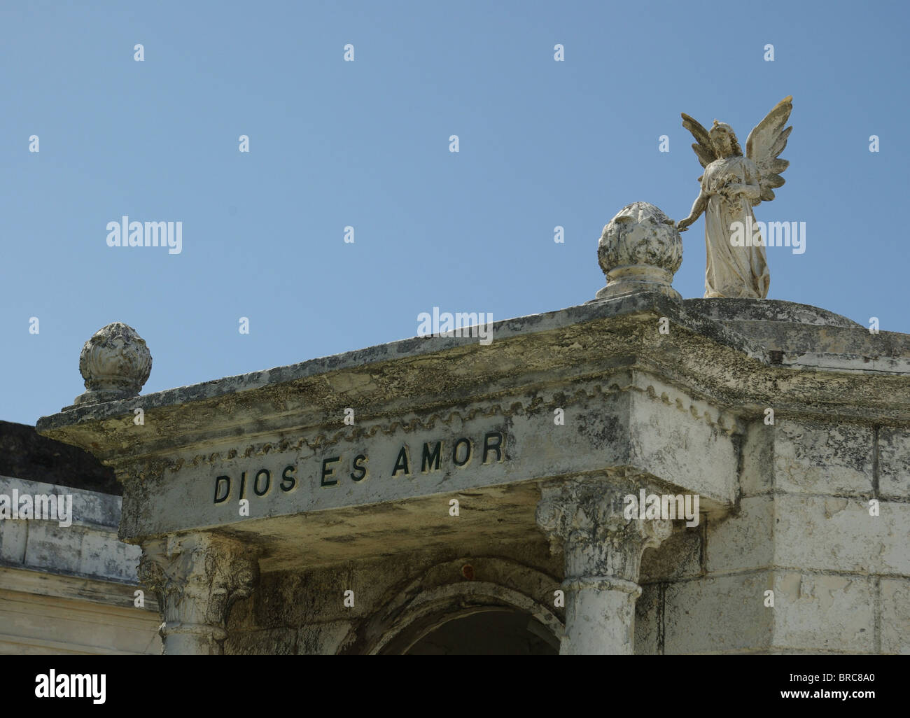 Eternal sleep angel statue hi-res stock photography and images - Alamy
