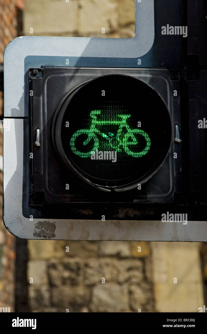 Green traffic light uk hi-res stock photography and images - Alamy