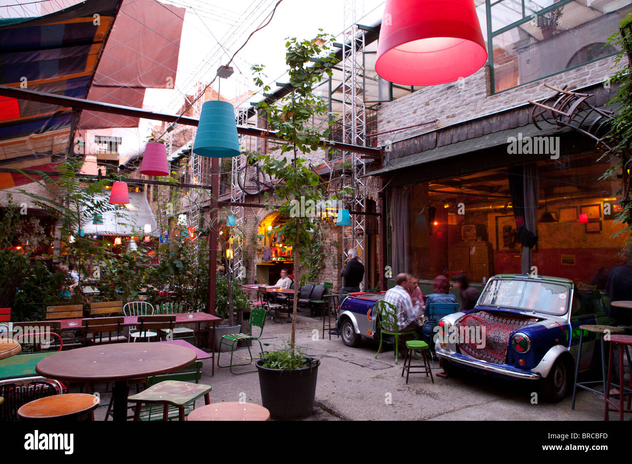Szimpla bar Budapest Hungary Stock Photo - Alamy