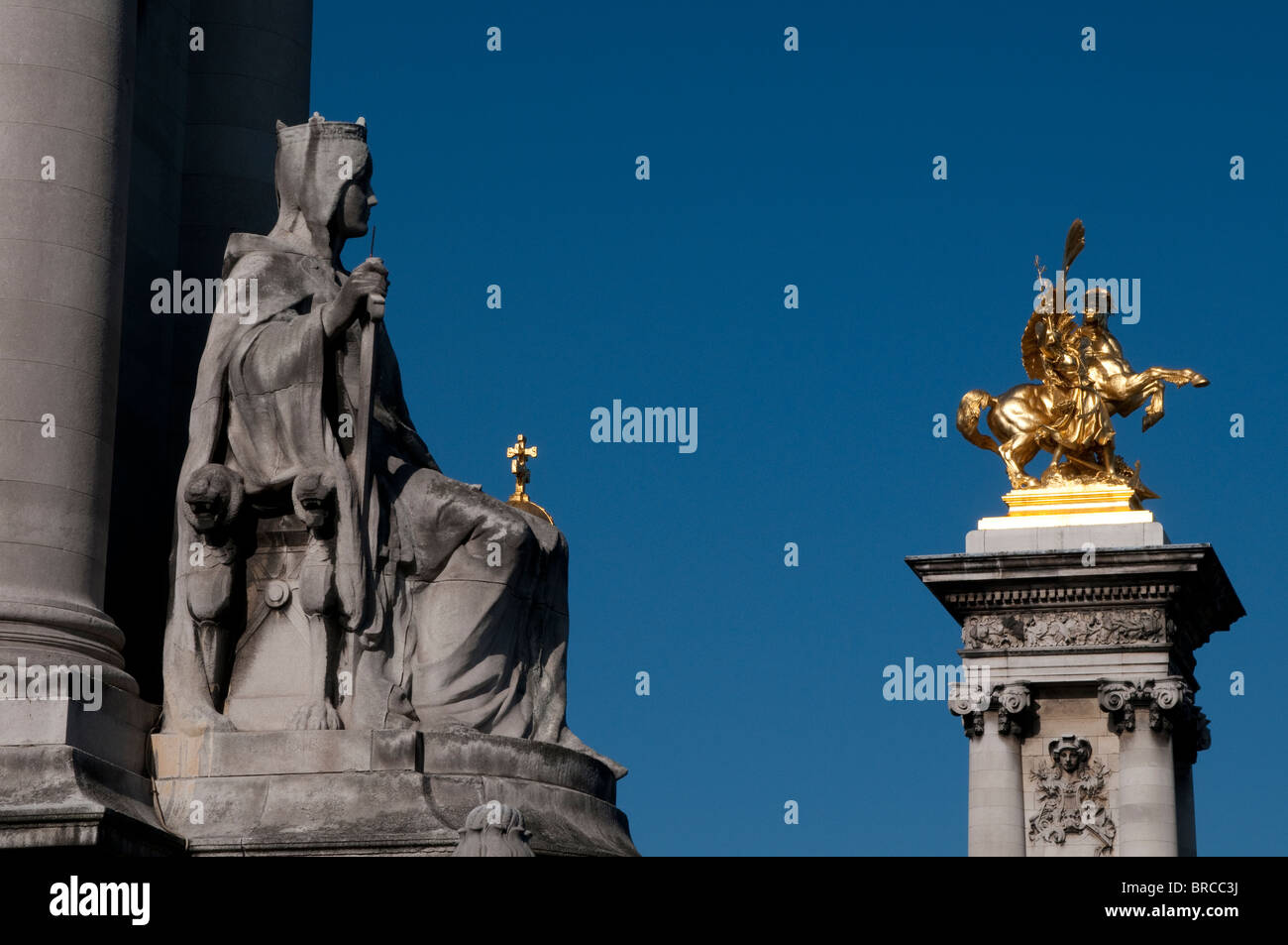 Statues of bridge alexandre iii hi-res stock photography and images - Alamy
