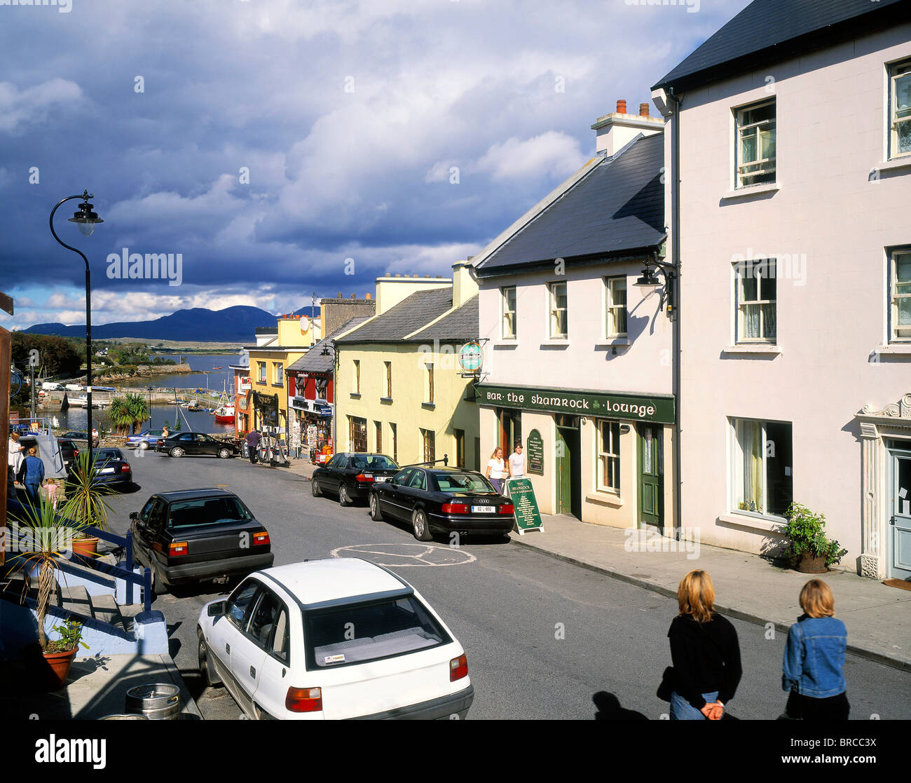 Roundstone village ireland irish hi-res stock photography and images ...