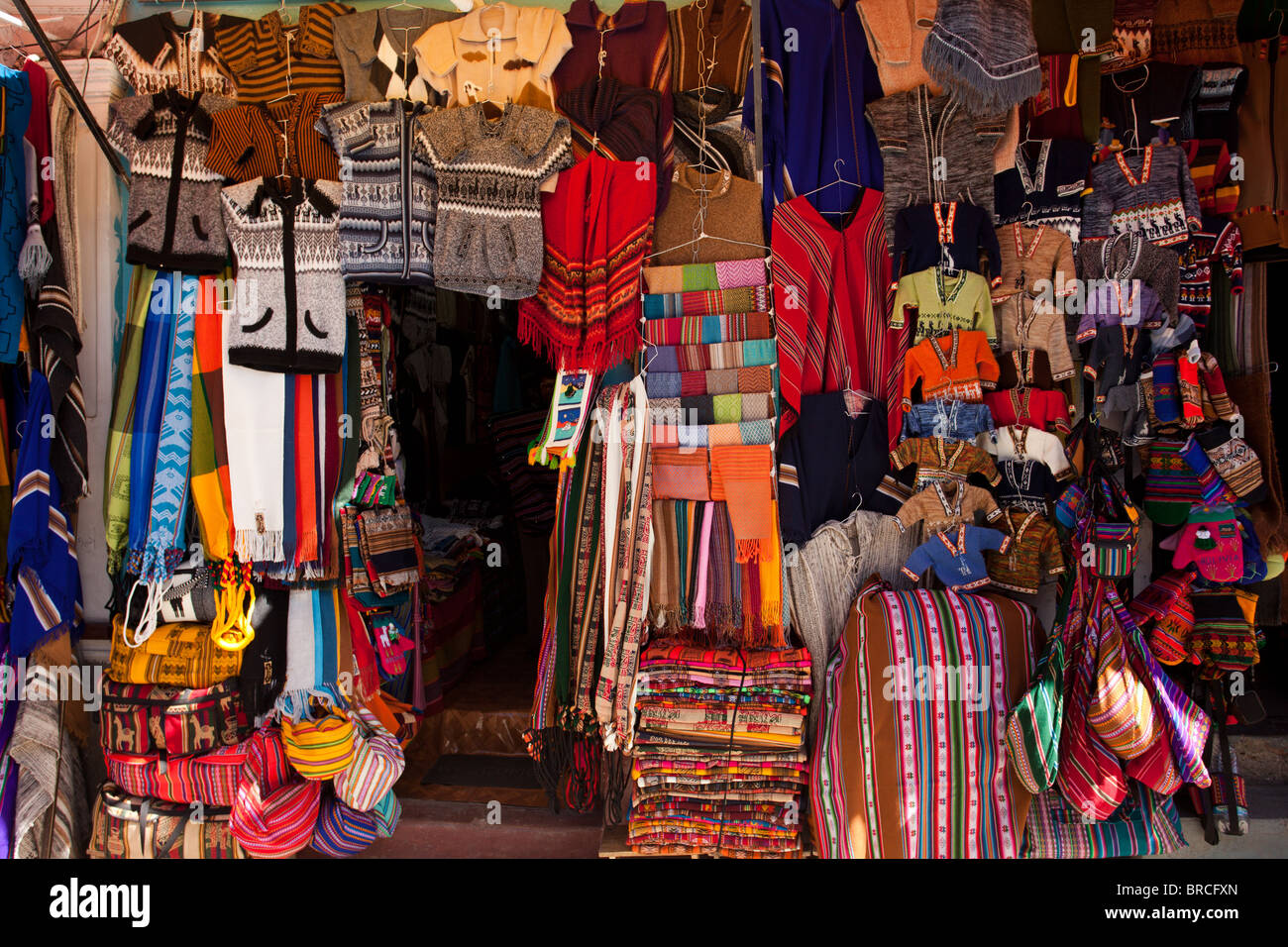 Textile shops la paz bolivia hi-res stock photography and images - Alamy