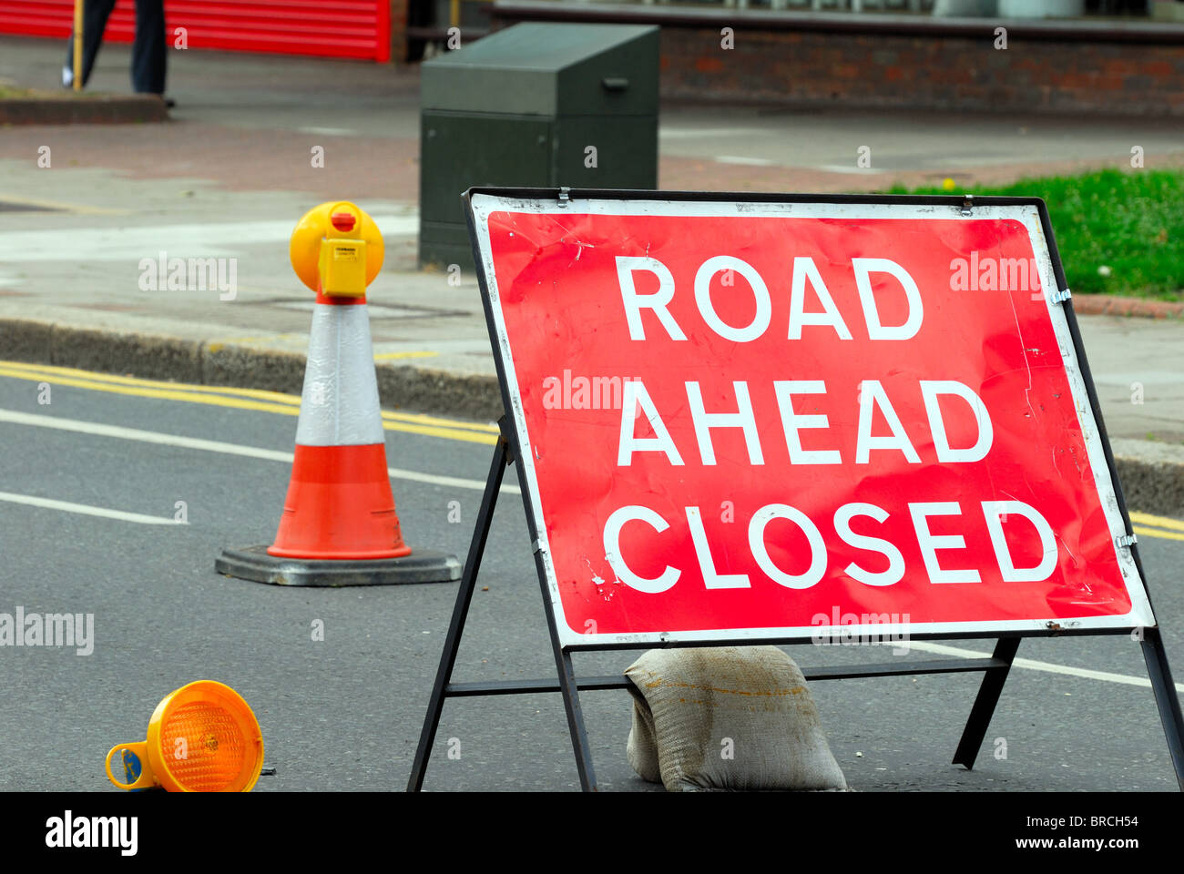 British 'Road Closed' sign Stock Photo - Alamy